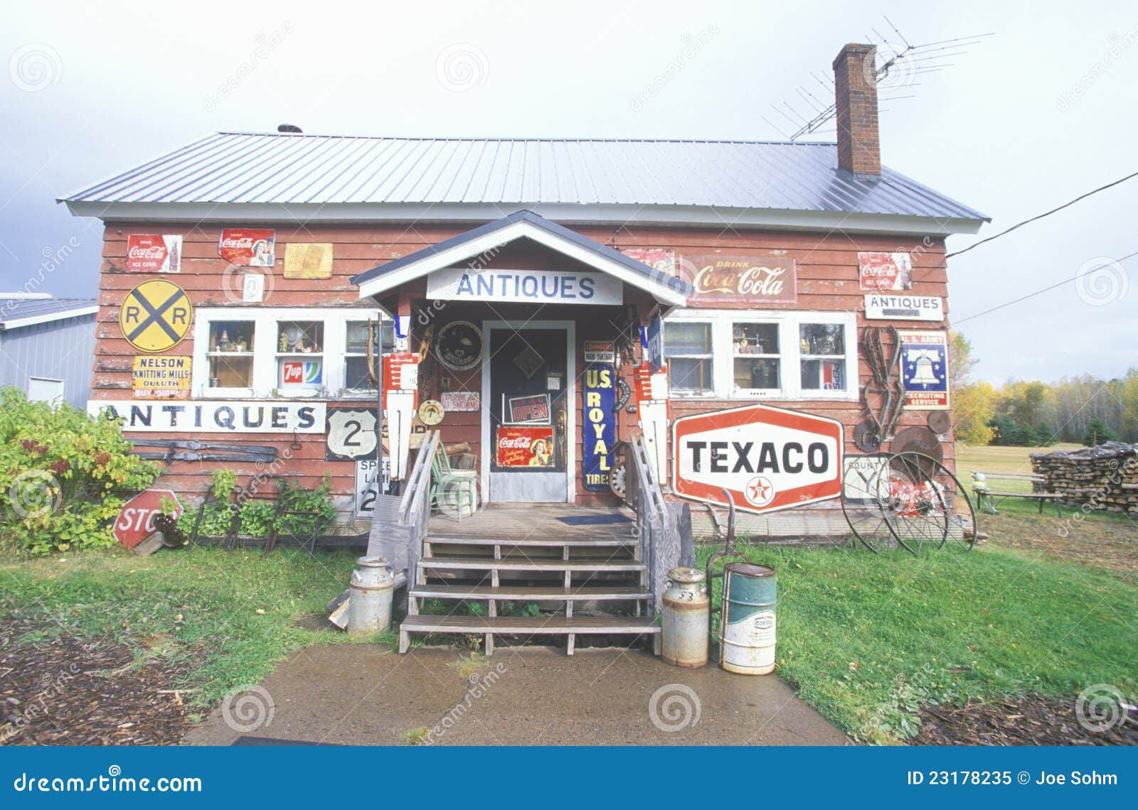 Roadside antique store editorial image. Image of antique - 23178235