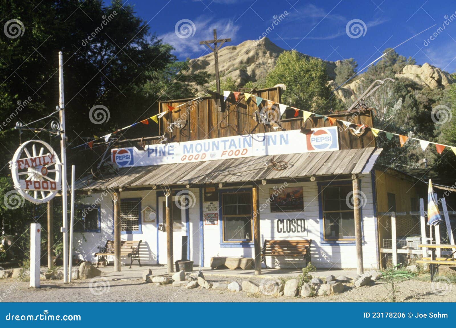 Roadside grocery store editorial photo. Image of rural - 23178206