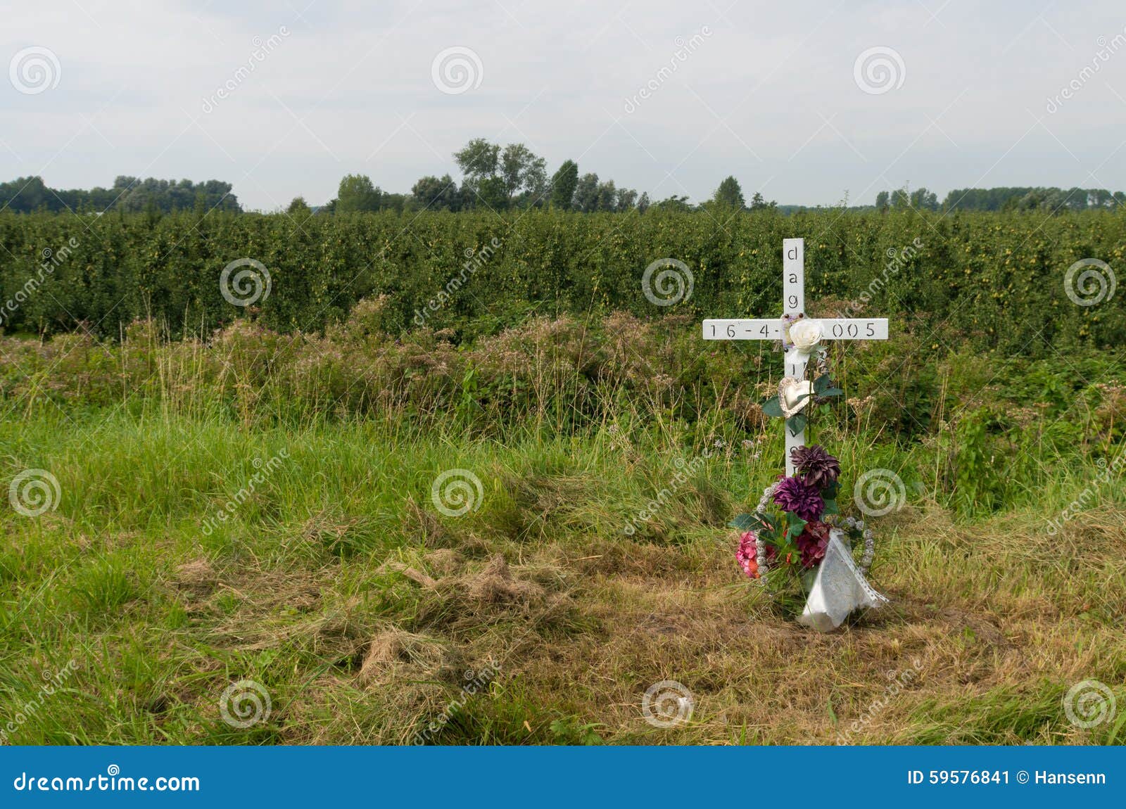 Roadside remembrance cross stock image. Image of mourning - 59576841