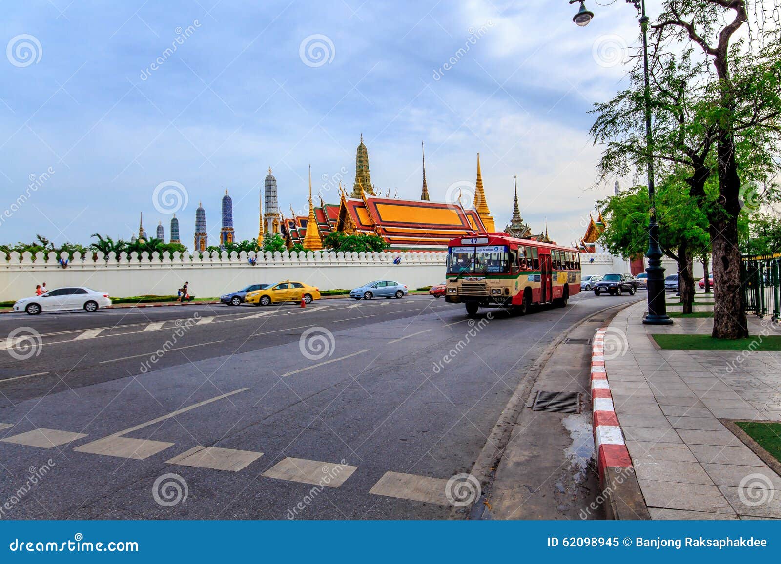 Roadside editorial image. Image of buses, phra, running - 62098945