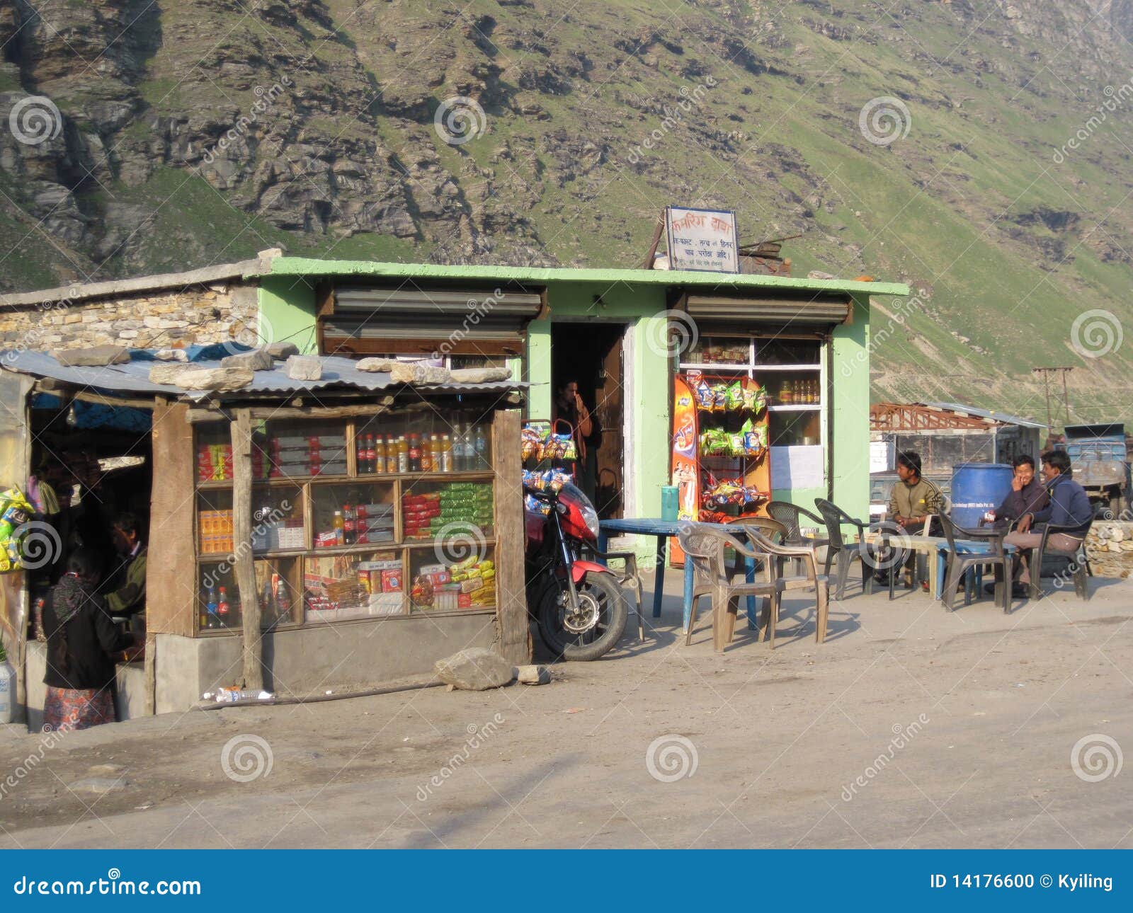 Roadside stalls in India editorial image. Image of mountain - 14176600