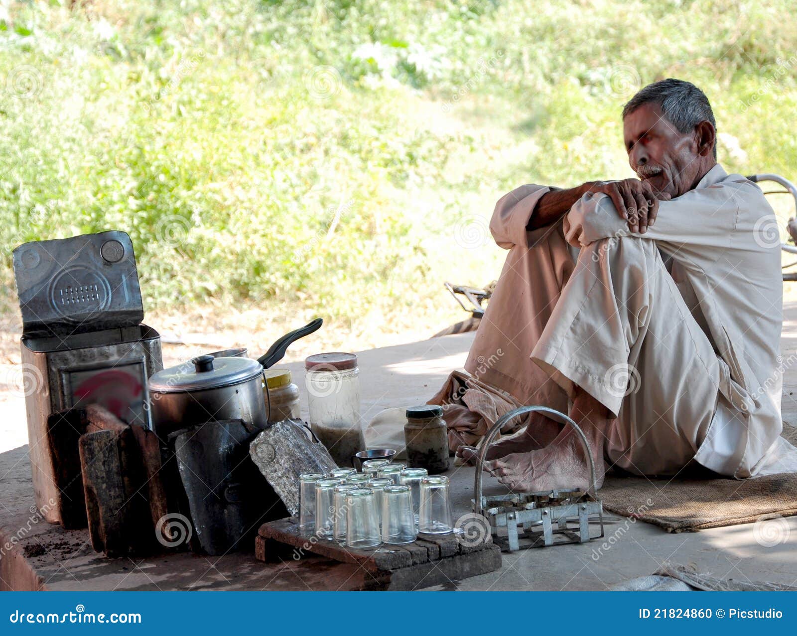 Roadside tea shop editorial image. Image of india, clothes - 21824860