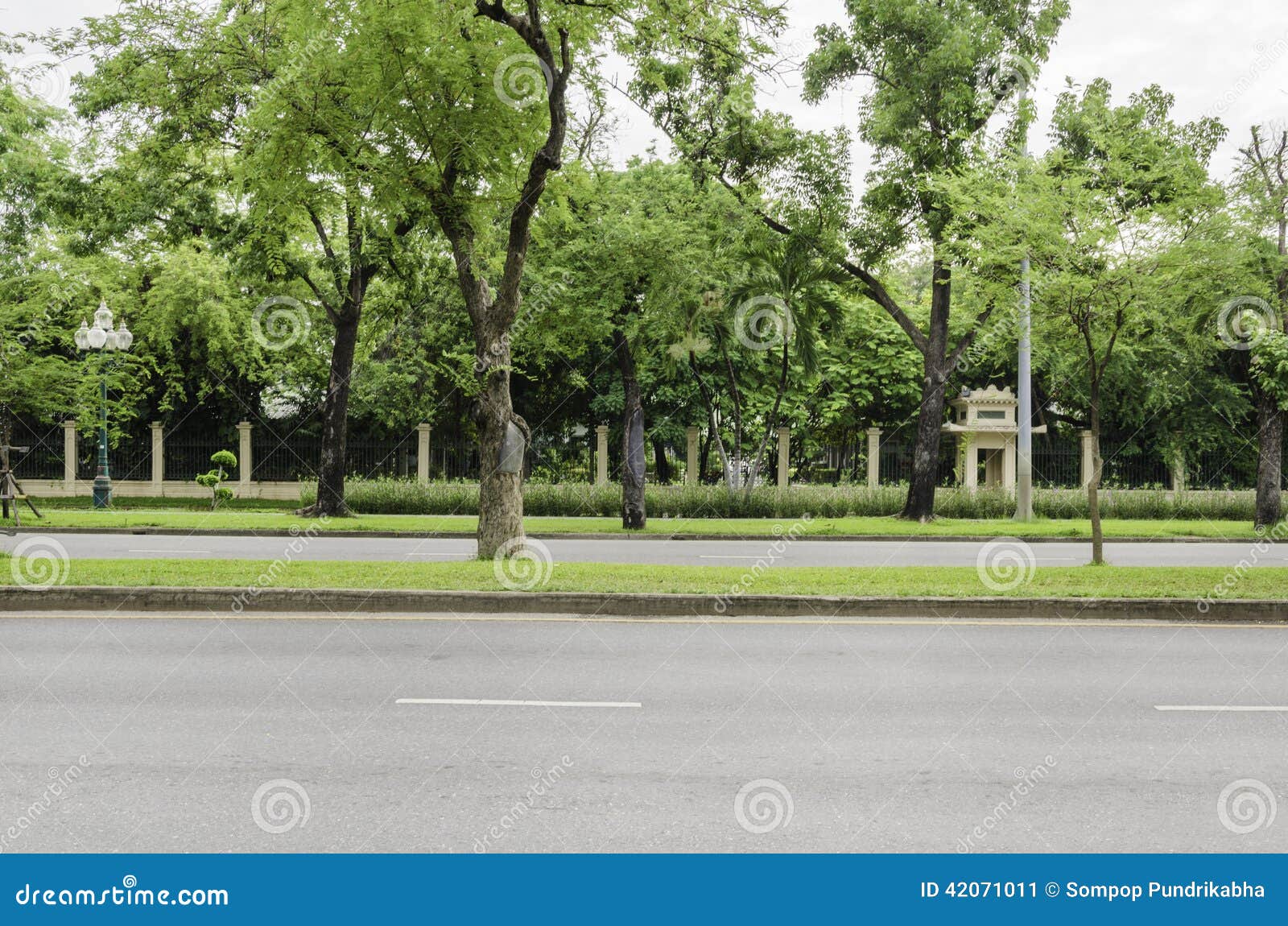 Roadside View of Beautiful Park Stock Image - Image of garden, textured ...