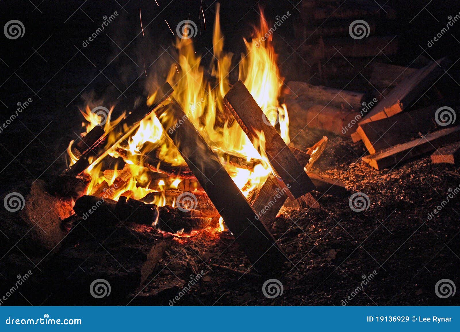 Roaring camp fire. stock image. Image of camp, outdoors - 19136929