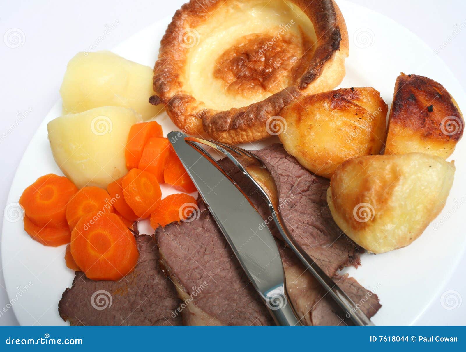 Roast beef sunday lunch stock photo. Image of plate, knife - 7618044