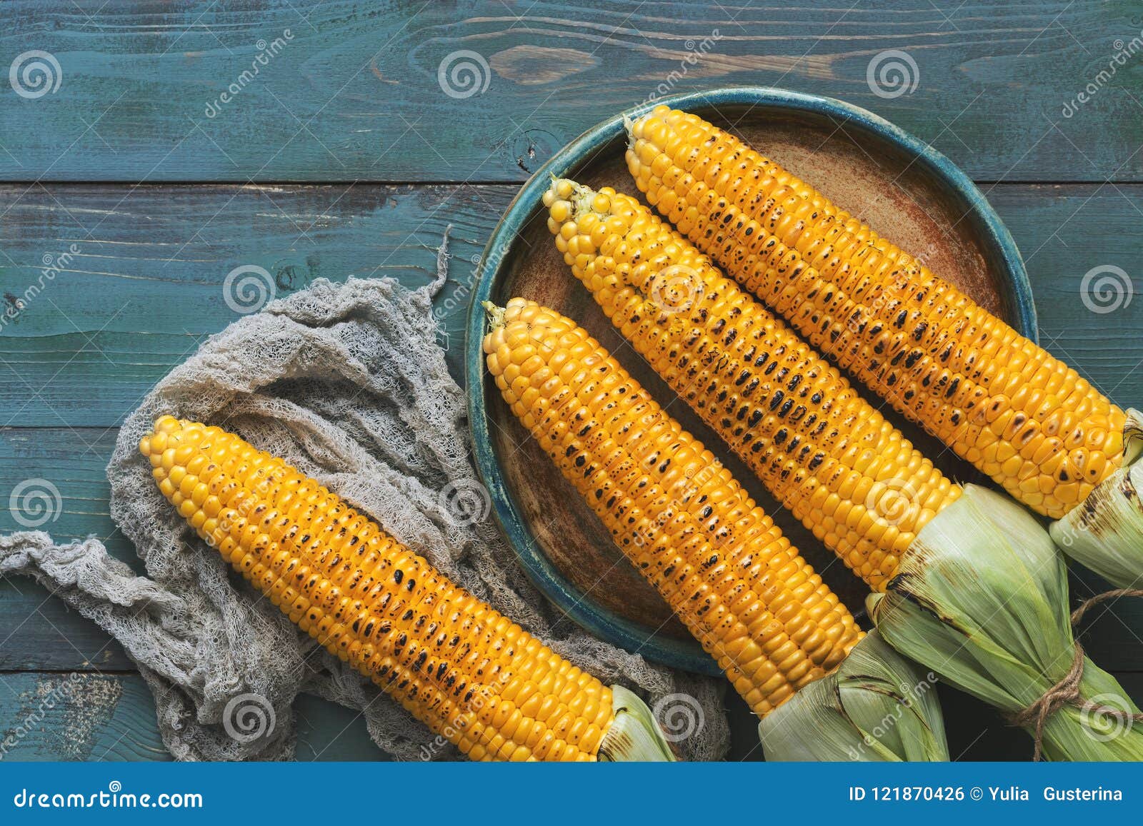 Roasted Corn Barbecue, Green Rustic Background. View from Above, Flat ...