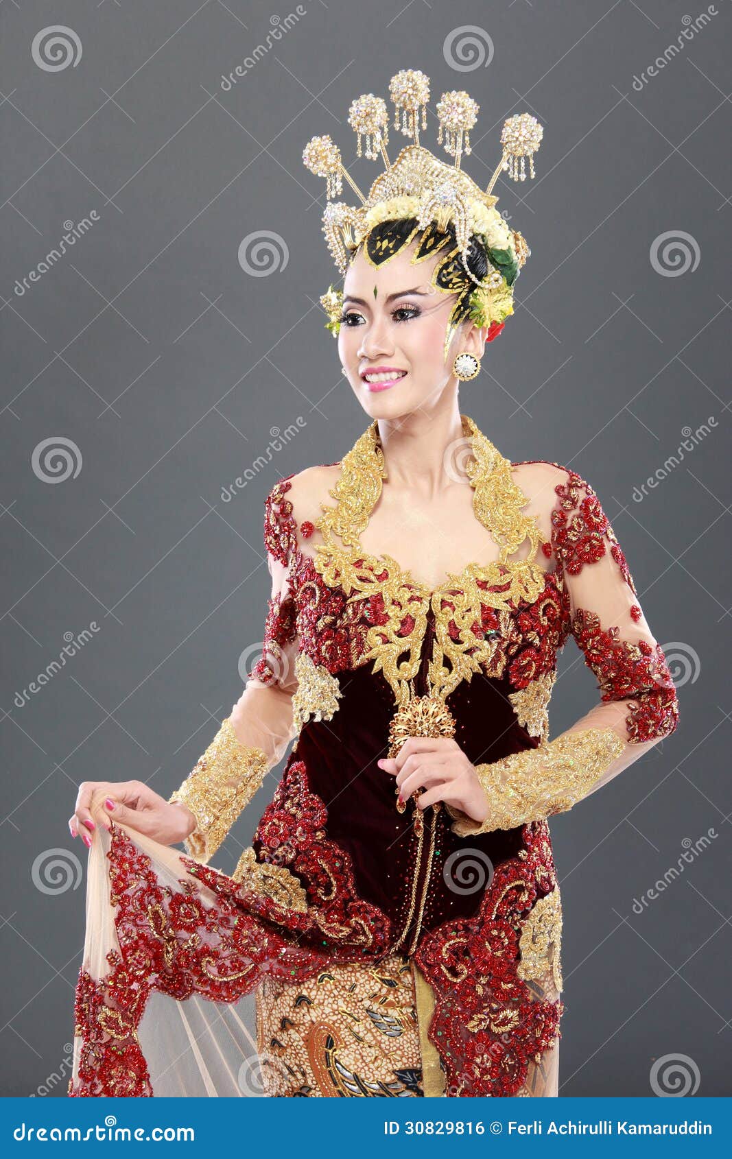 Robe De Mariage Traditionnelle De Femme De Java Photo stock - Image du ...