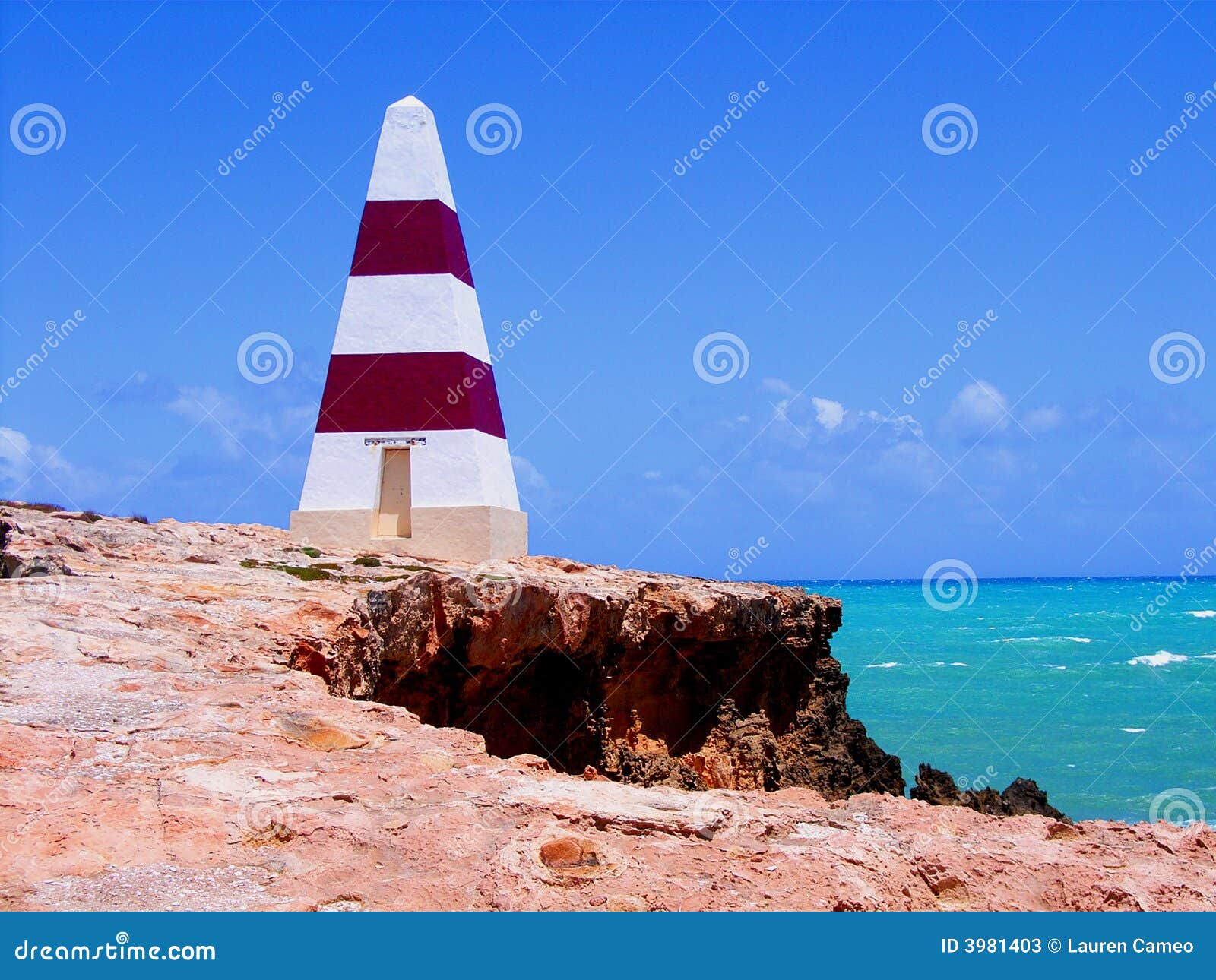 Robe Obelisk & Turquoise Sea Stock Image - Image of holiday, coast: 3981403