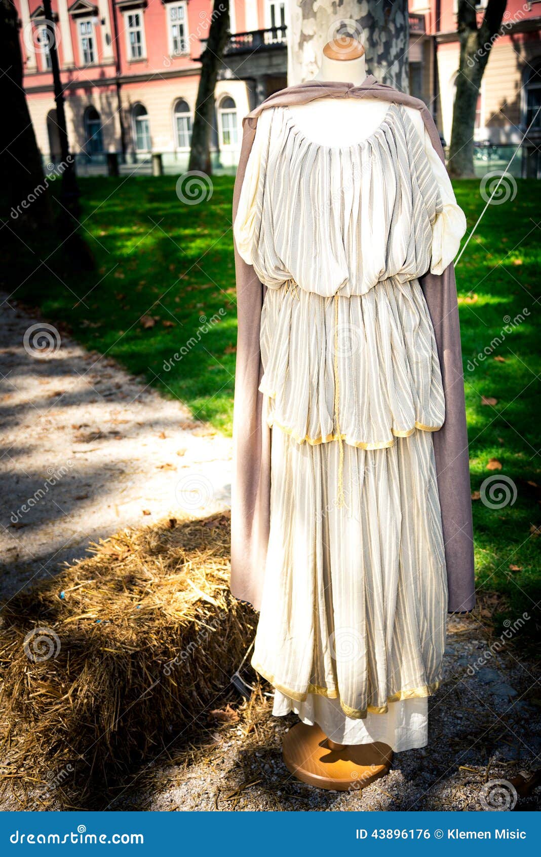 Robe romaine, femmes photo stock. Image of beau, mode - 43896176