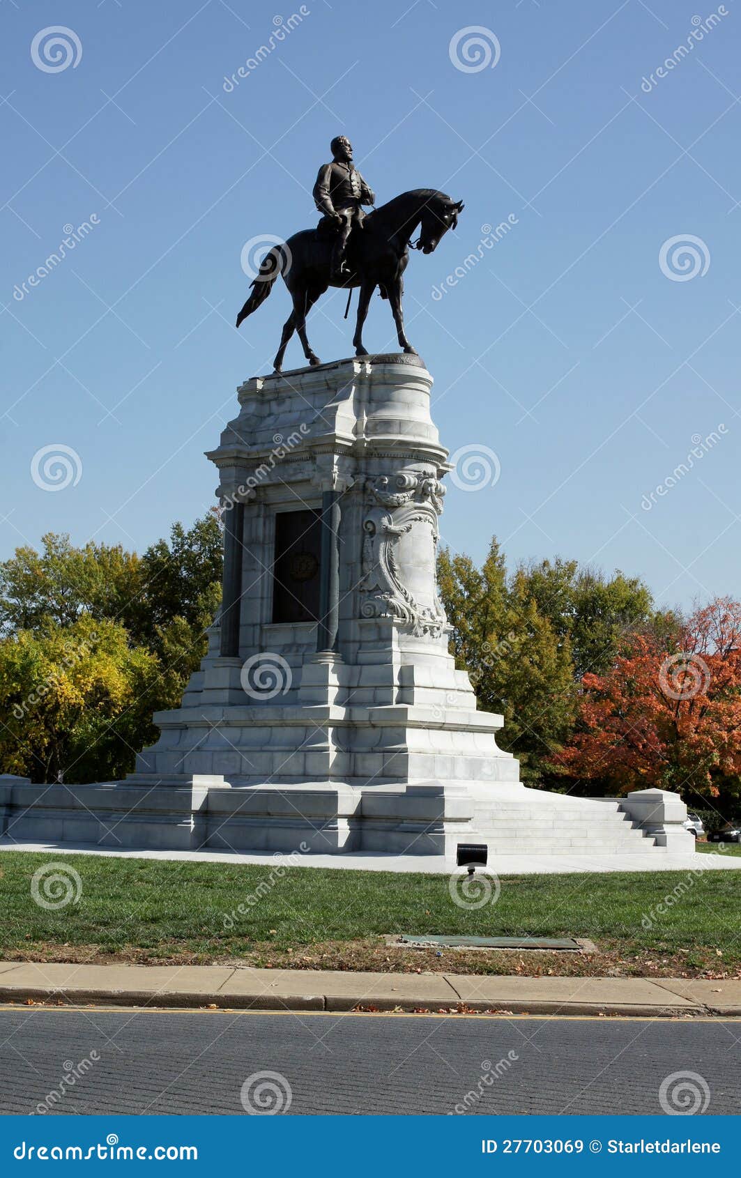 Robert E. Lee Statue stock image. Image of building, virginia - 27703069 Robert E. Lee Statue stock image. Image of building, virginia - 27703069