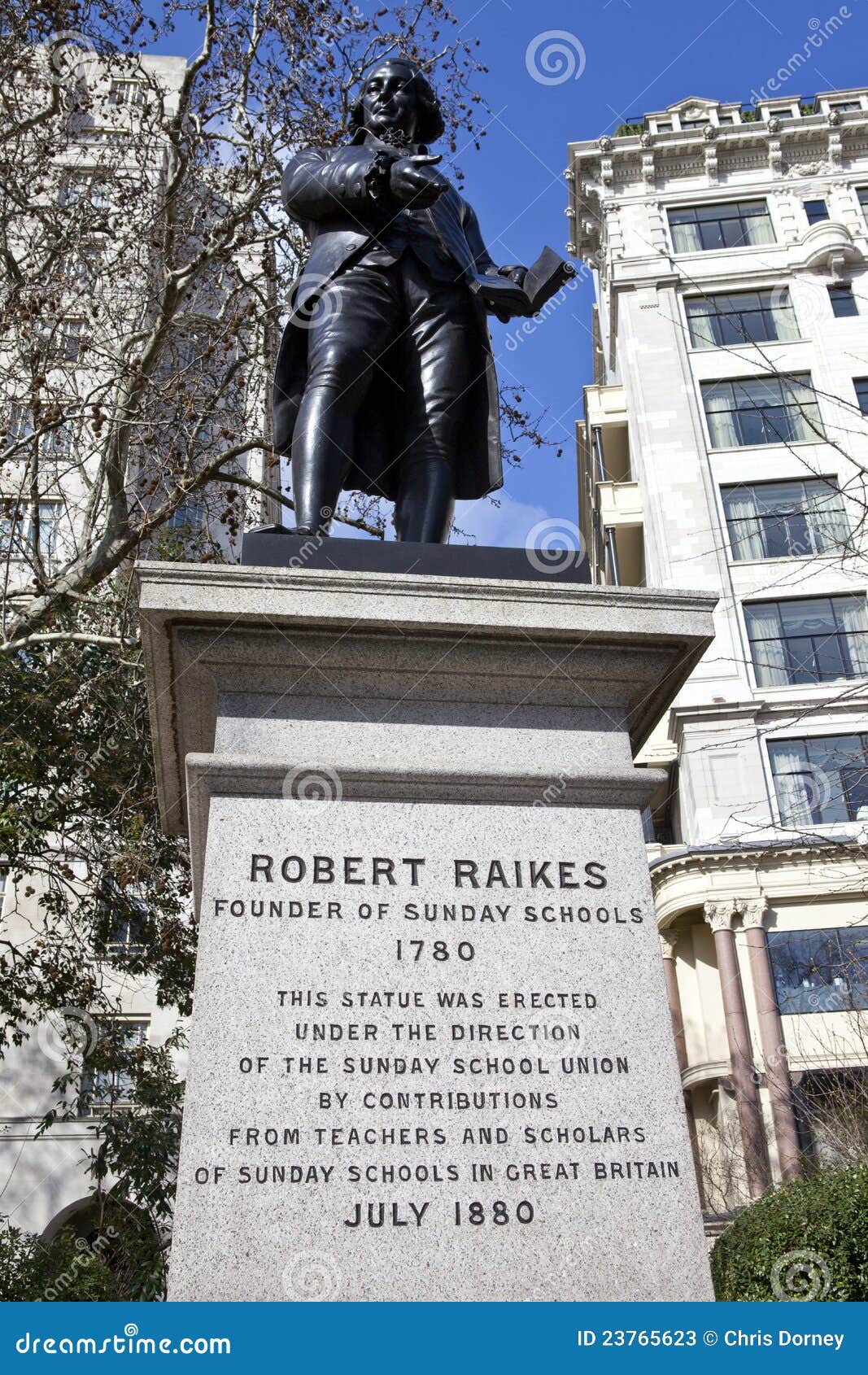 Robert Raikes Statue in London Editorial Stock Photo - Image of schools ...