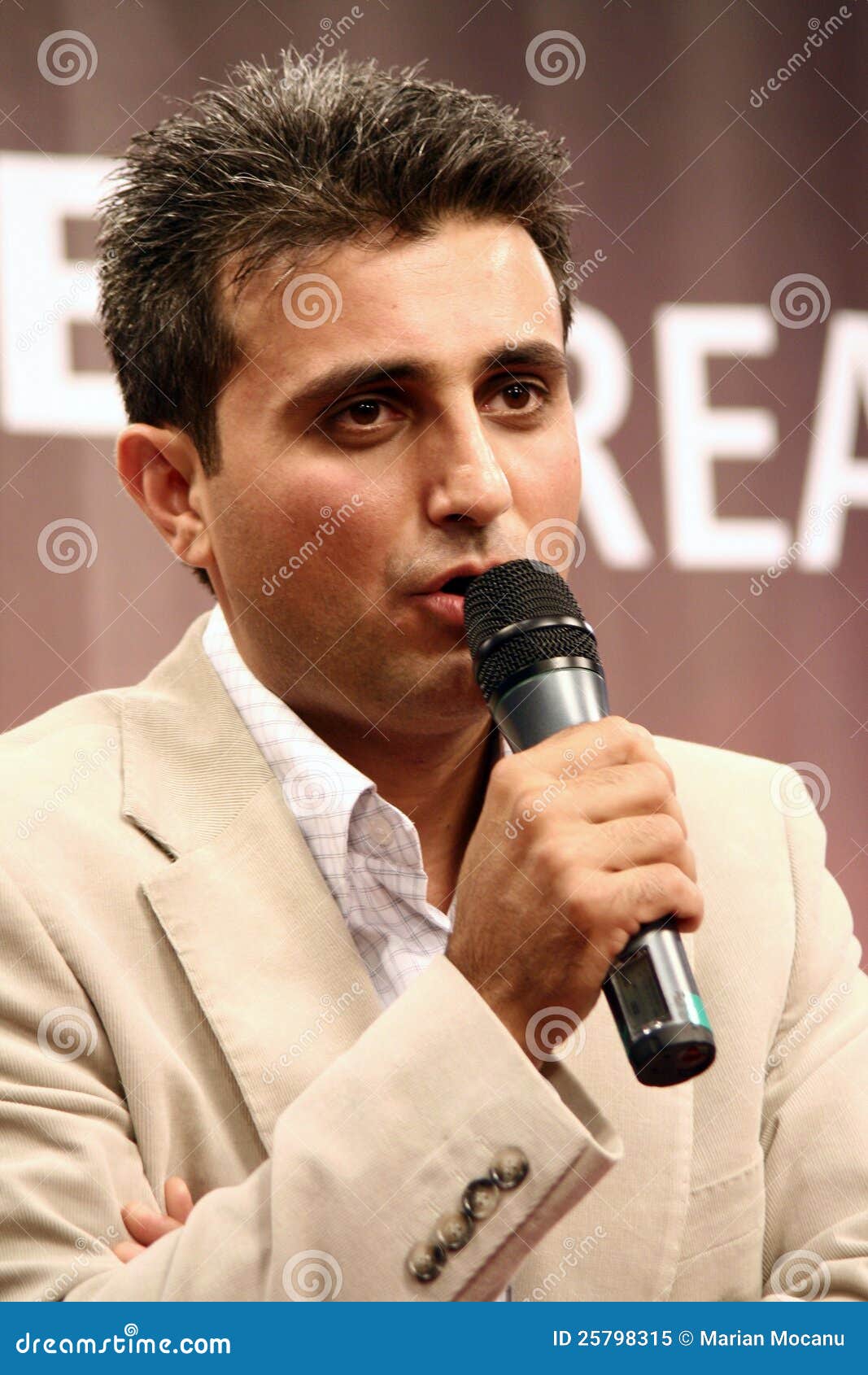 Robert Turcescu editorial image. Image of star, television - 25798315