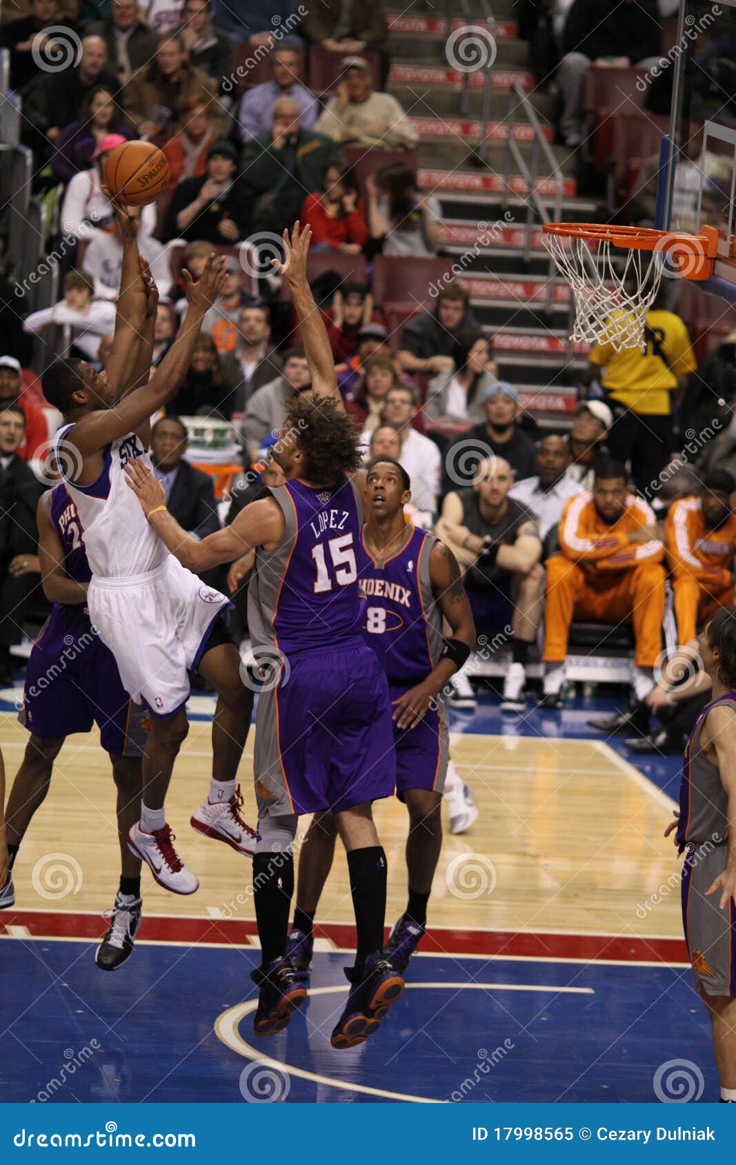 Robin Lopez editorial image. Image of suns, athlete, robin - 17998565
