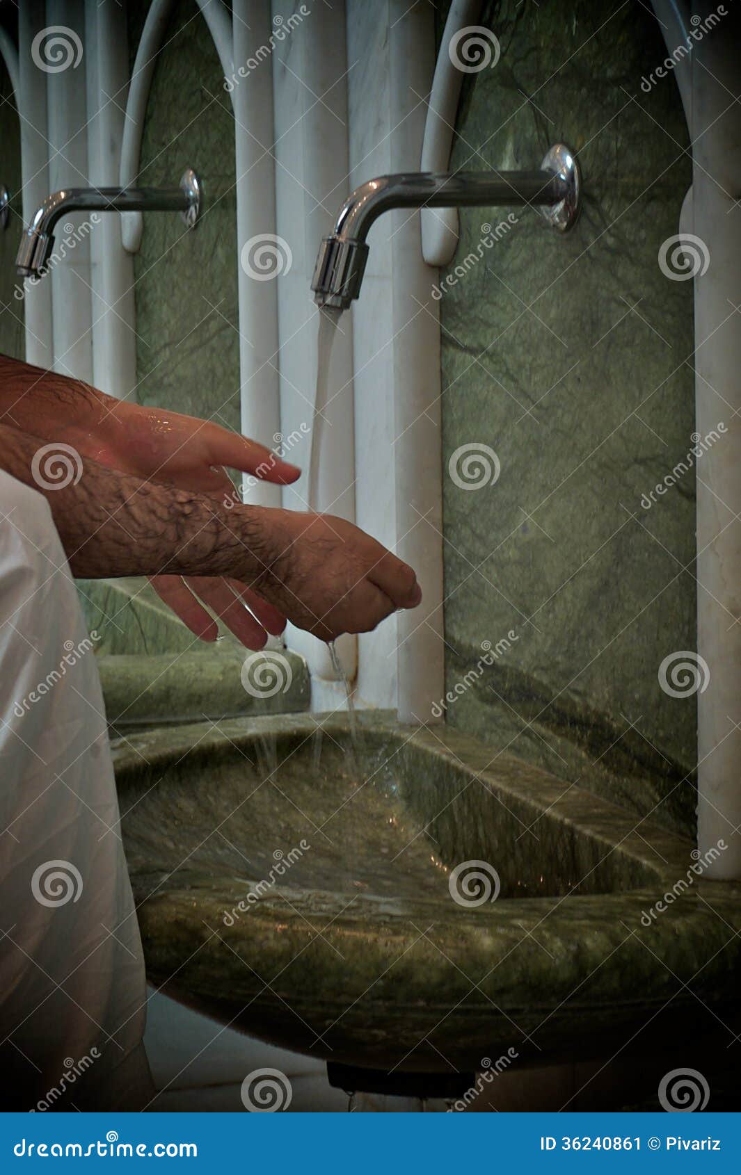 Robinet d'ablution image stock. Image du musée, arabe - 36240861