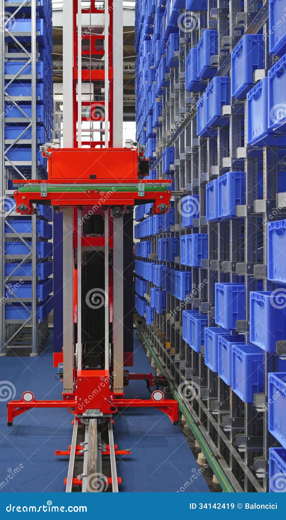 Robot Automatizado Del Almacenamiento Imagen de archivo - Imagen de ...