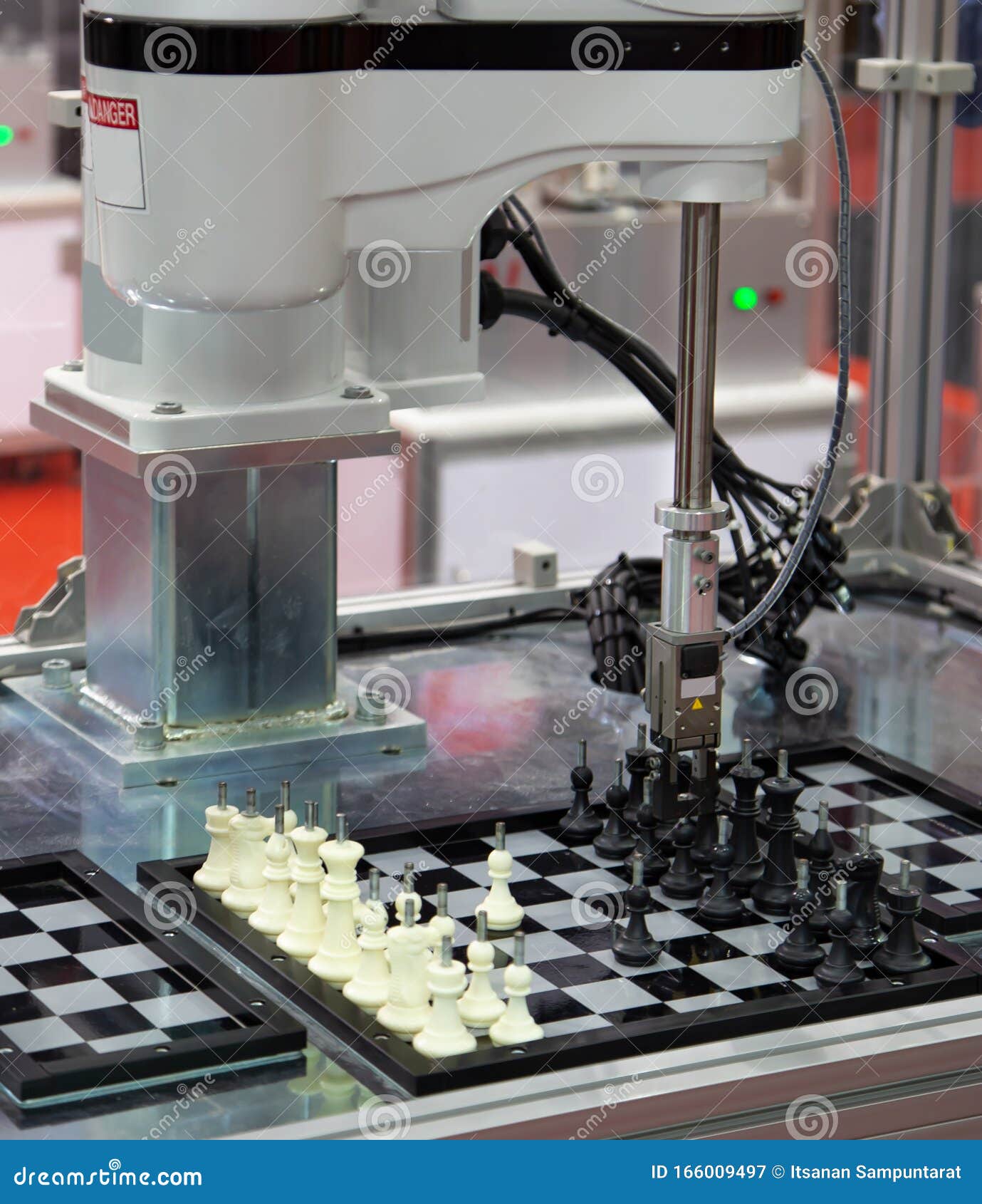 Robot playing chess stock image. Image of science, futuristic - 166009497