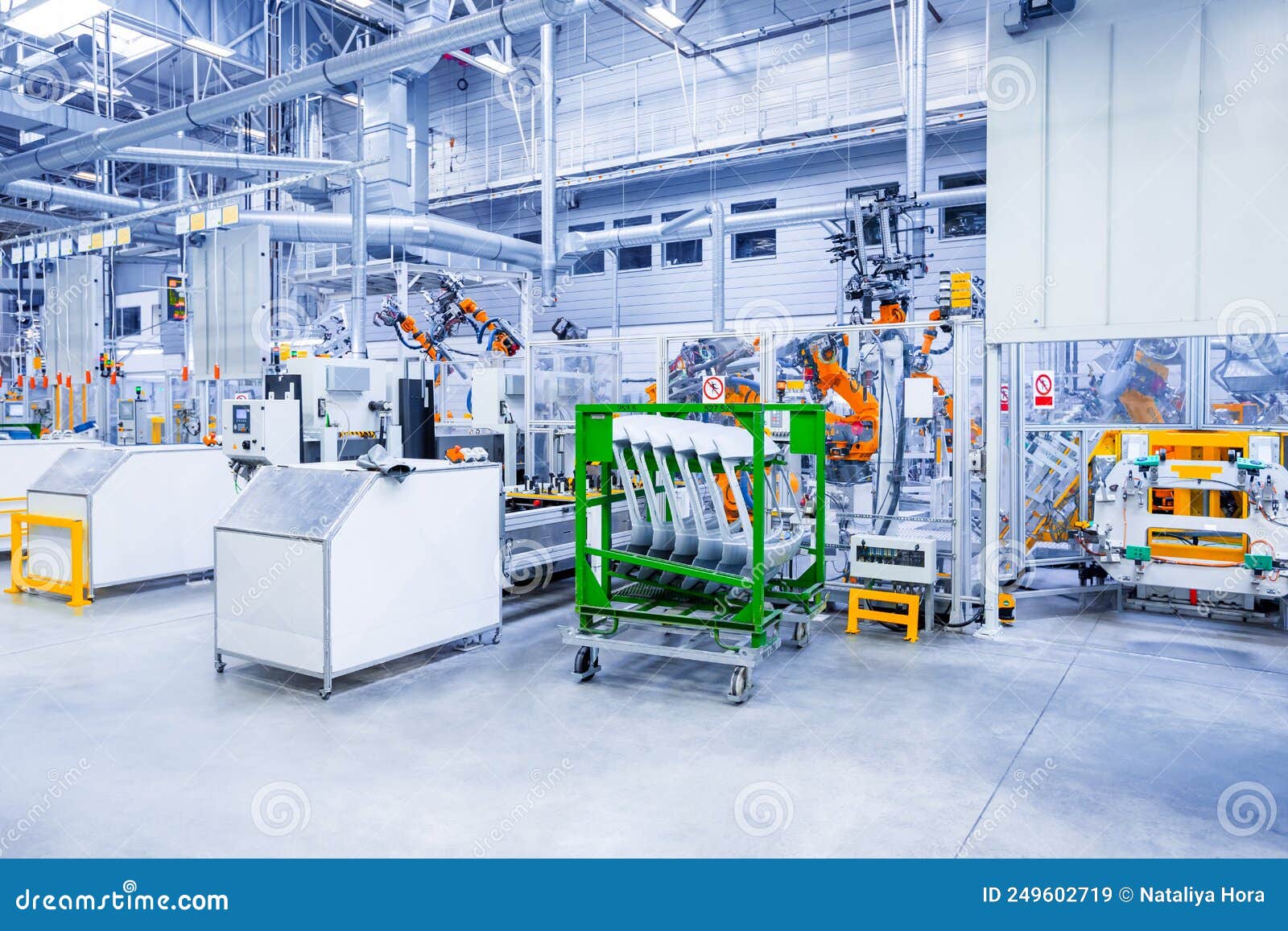 Robots Dans Une Usine Automobile Image stock - Image du personne ...