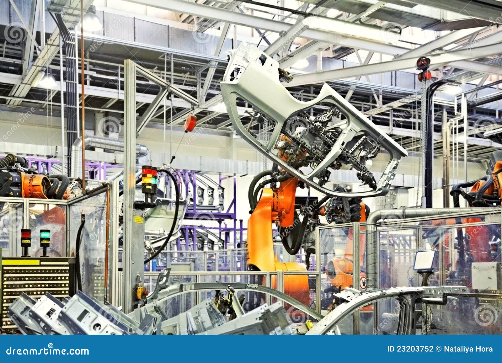 Robots Dans Une Usine De Véhicule Photo stock - Image du bras ...