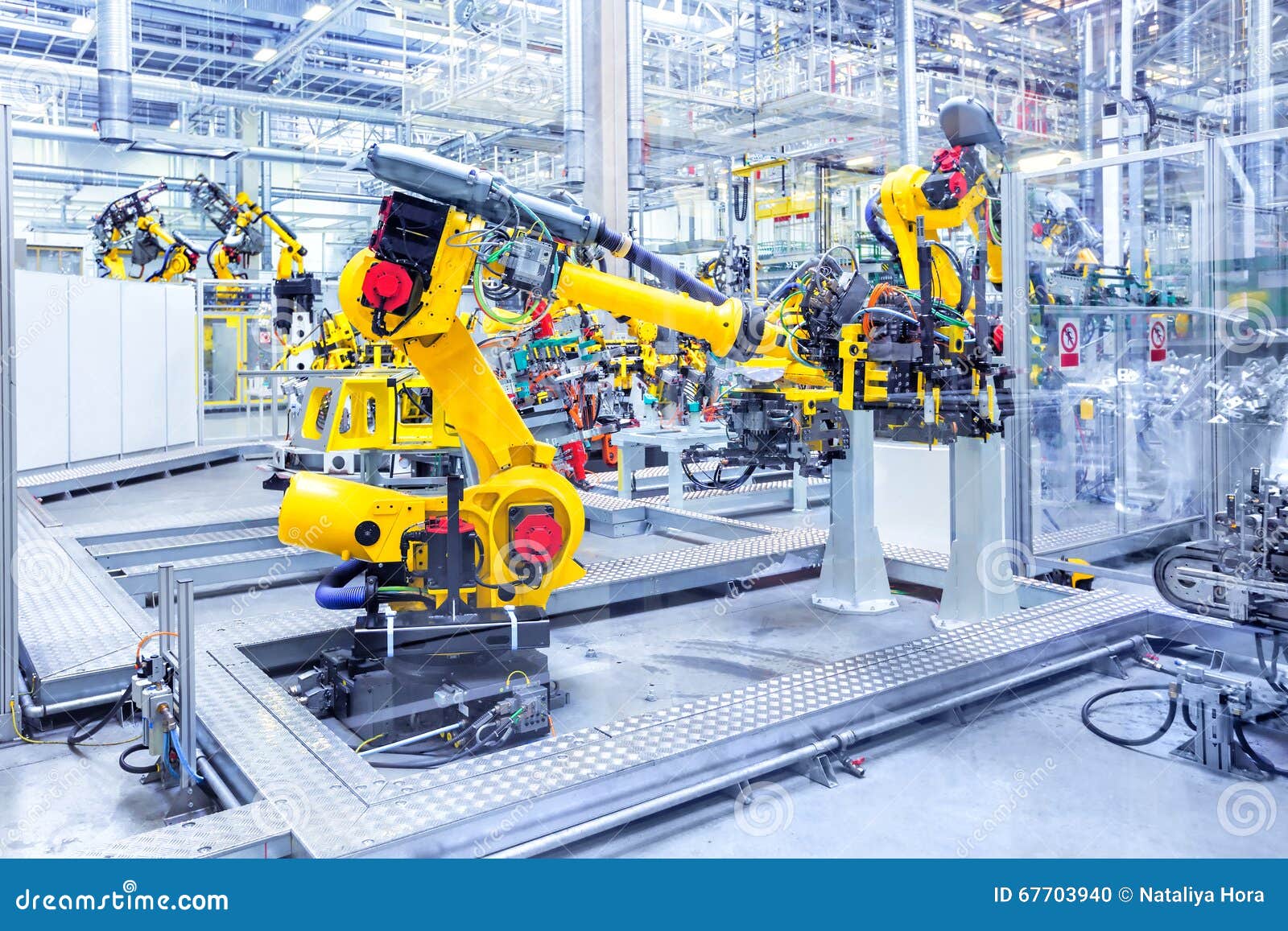 Robots Dans Une Usine De Voiture Photo stock - Image du industrie ...
