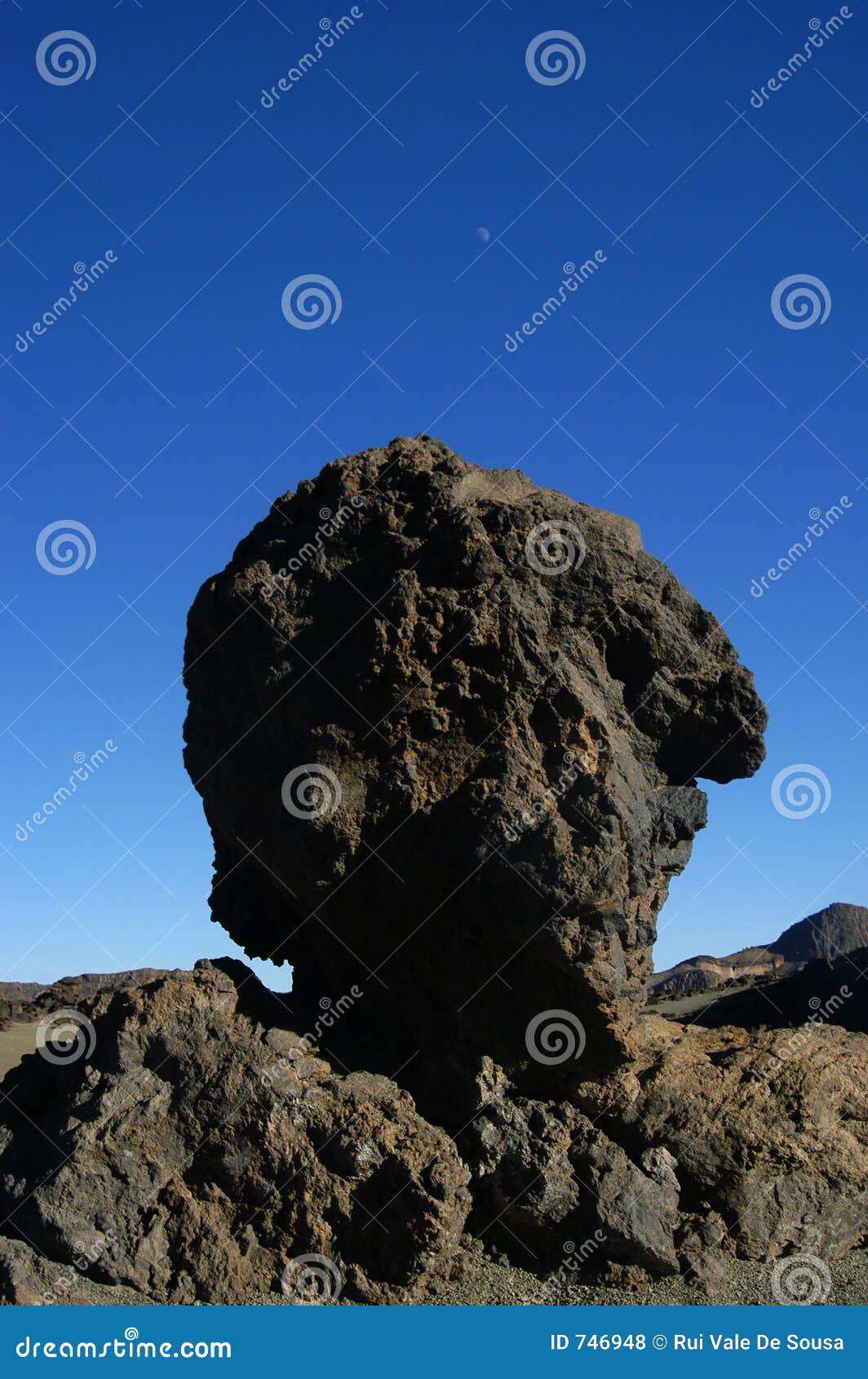 Roca foto de archivo. Imagen de cubo, mineral, piedras - 746948