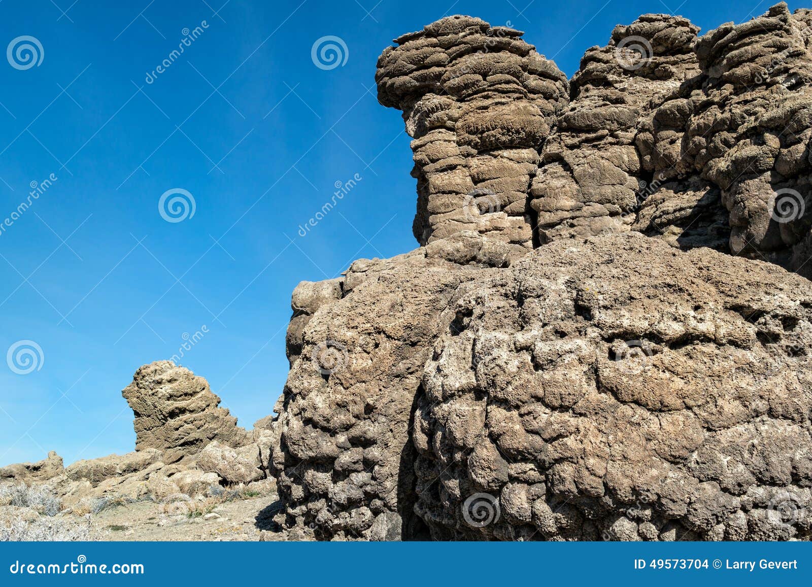 Roca de la toba volcánica foto de archivo. Imagen de colina - 49573704