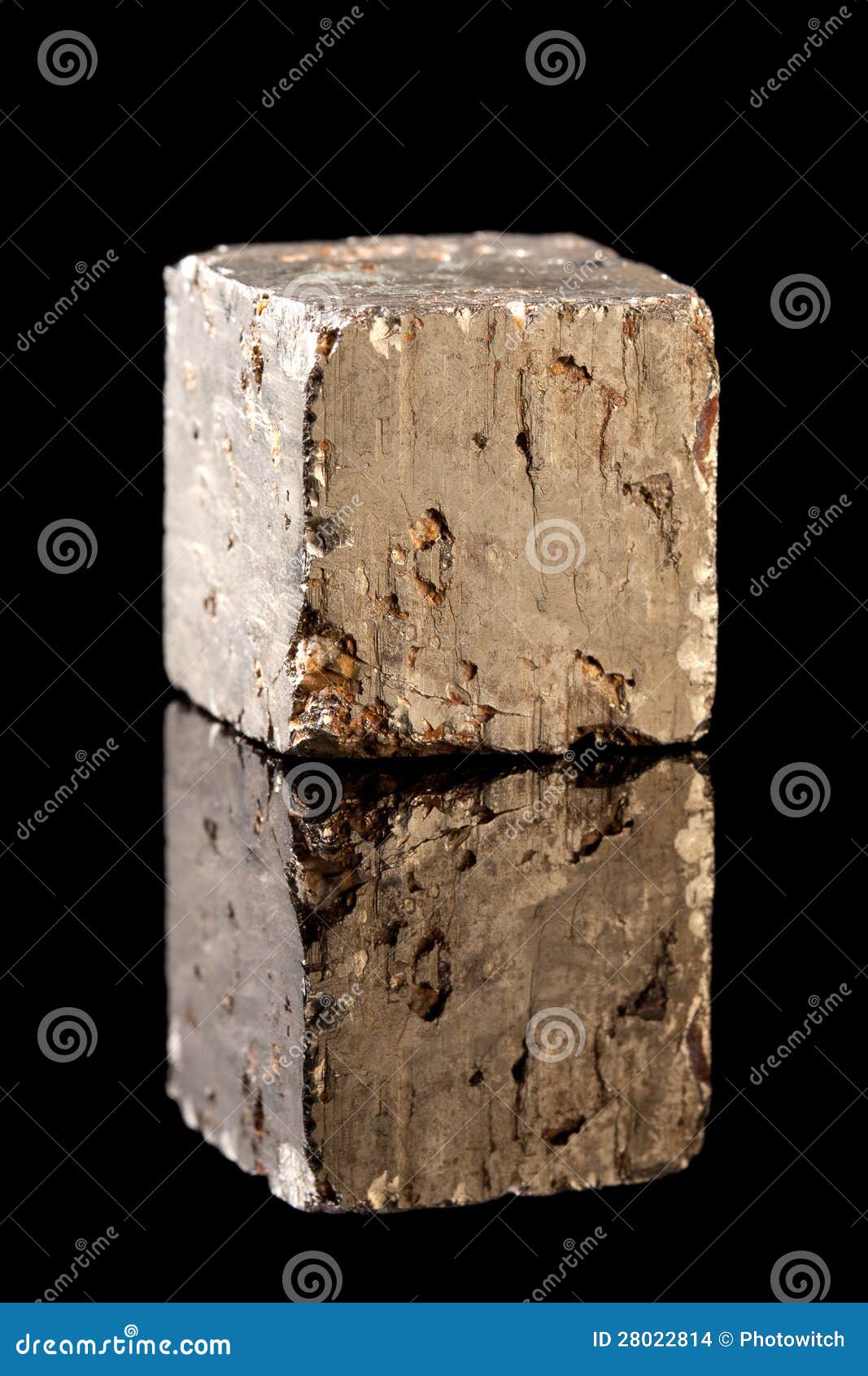 Roca Del Mineral De La Pirita Foto de archivo - Imagen de bloque ...