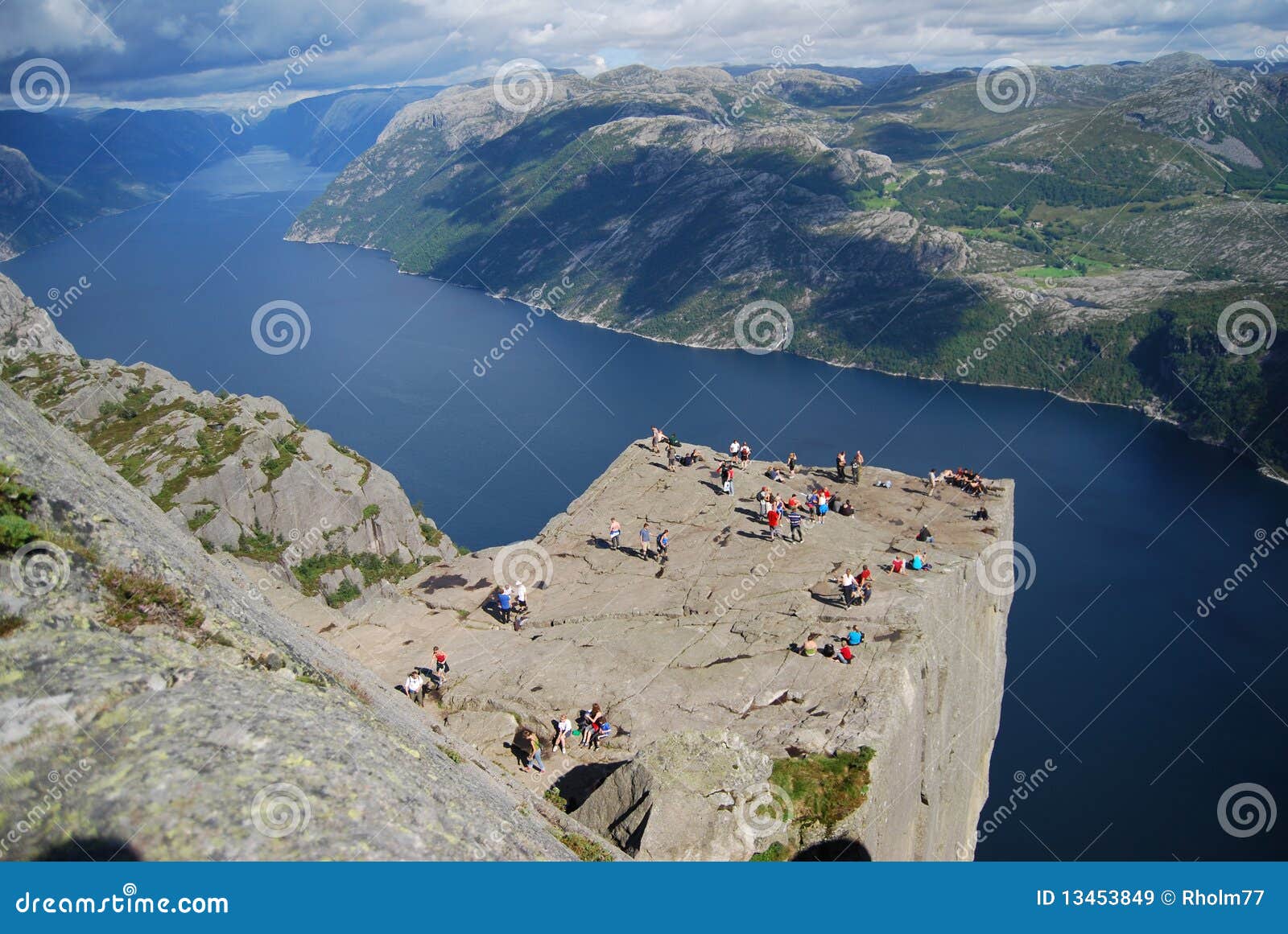 Roca del púlpito imagen de archivo. Imagen de gente, fiordo - 13453849