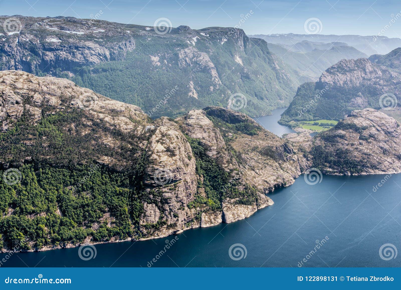 Roca Del Púlpito De Preikestolen Imagen de archivo - Imagen de ...