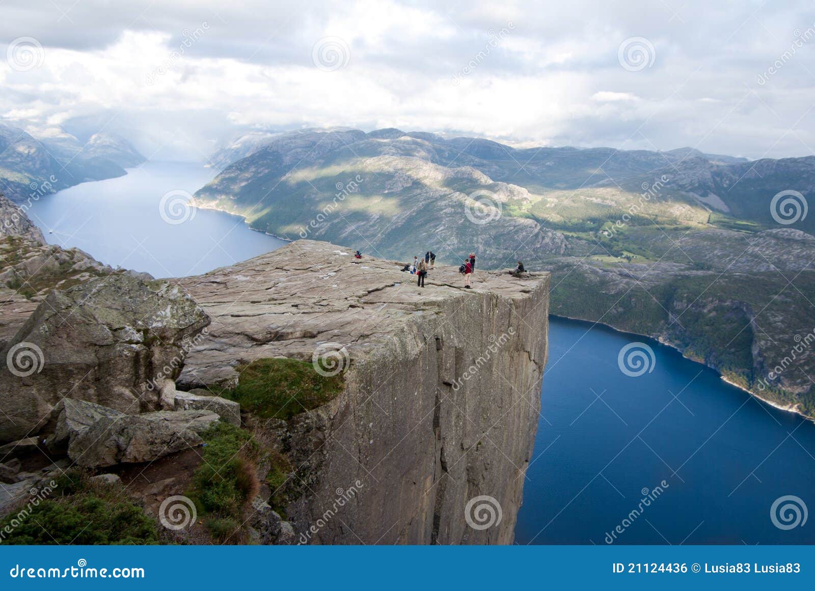 Roca Del Púlpito En Noruega Foto de archivo - Imagen de escarpado ...