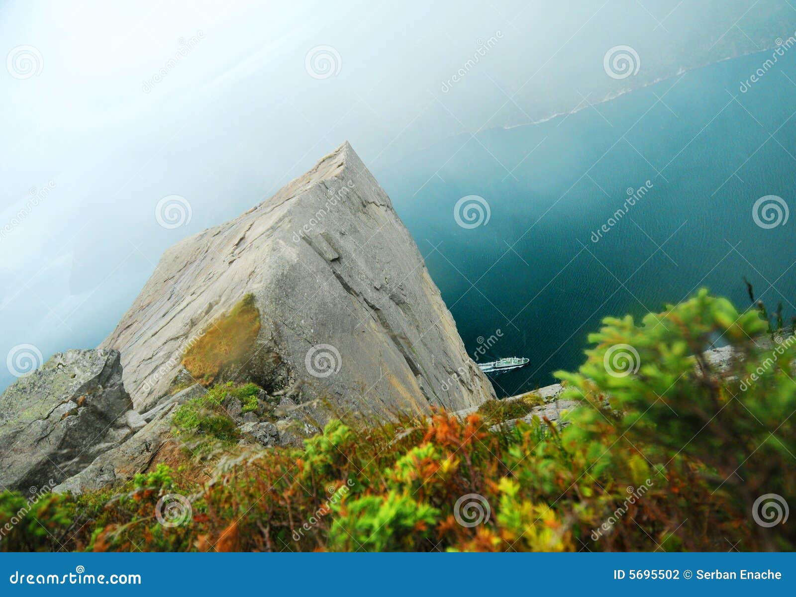 Roca del púlpito, Noruega foto de archivo. Imagen de escandinavia - 5695502