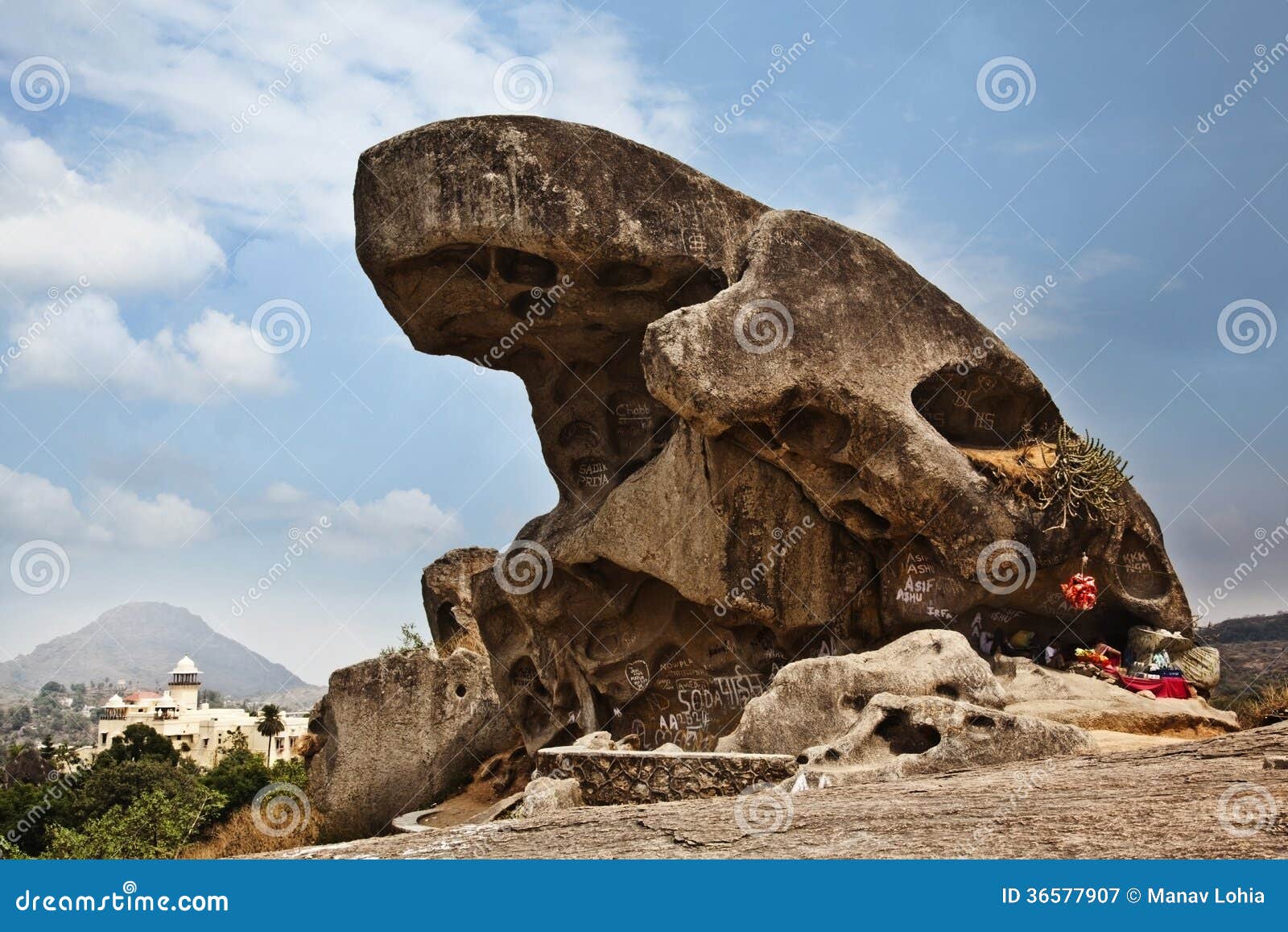 Roca Del Sapo En Una Colina Imagen de archivo - Imagen de recurso ...