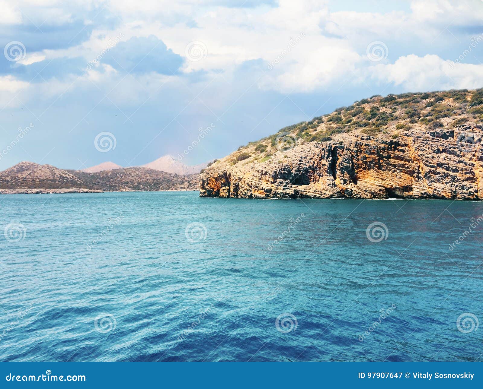Roca en la isla de Creta imagen de archivo. Imagen de fondo - 97907647
