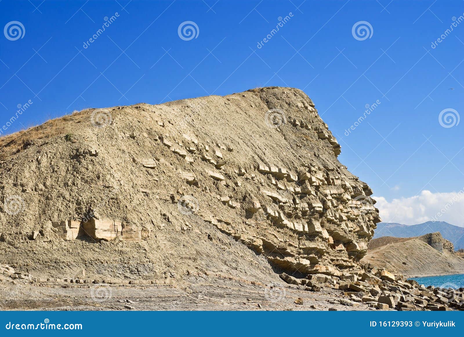 Roca en una costa de mar imagen de archivo. Imagen de cielo - 16129393