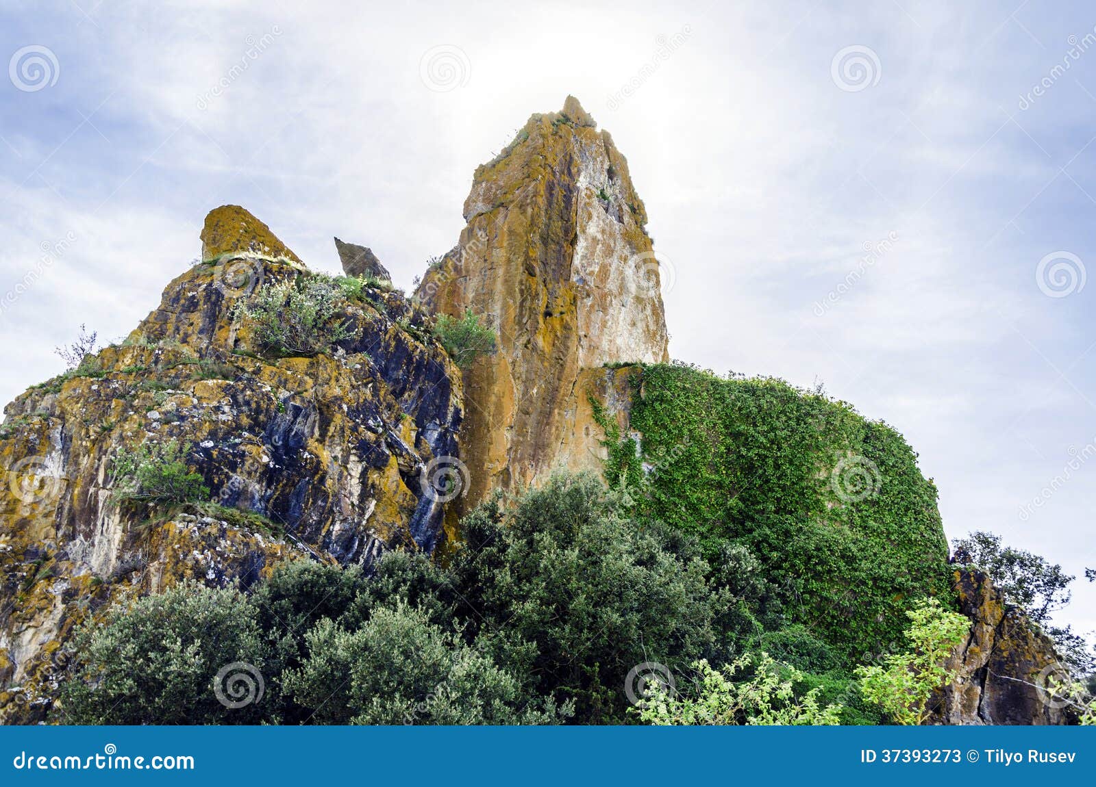 Roca grande imagen de archivo. Imagen de cierre, grande - 37393273