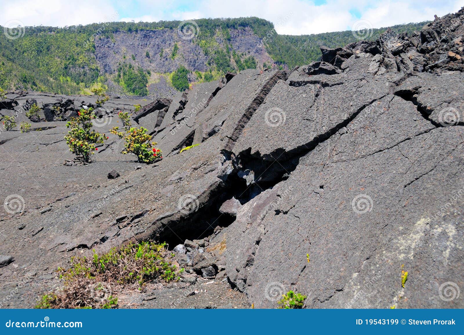 Roca Quebrada Del Lago Lava Imagen de archivo - Imagen de cubo ...