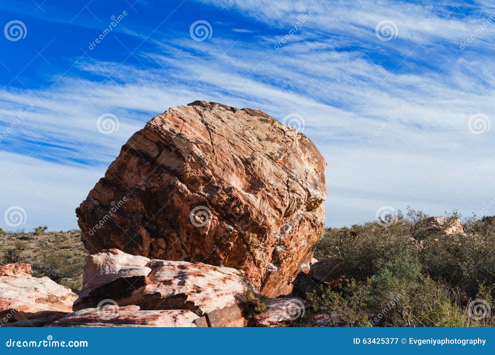 294 Roca Redonda Grande Fotos de stock - Fotos libres de regalías de ...