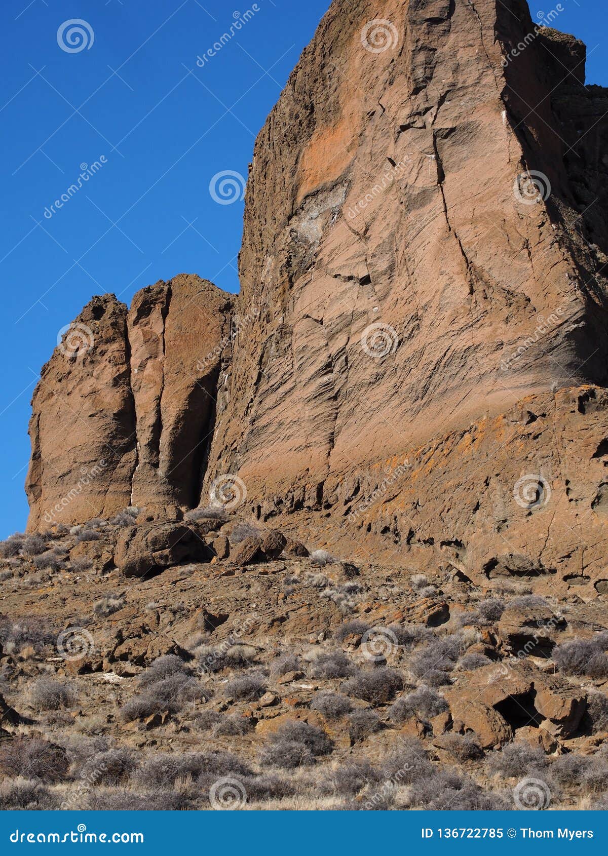 Roca rugosa del fuerte imagen de archivo. Imagen de oriente - 136722785