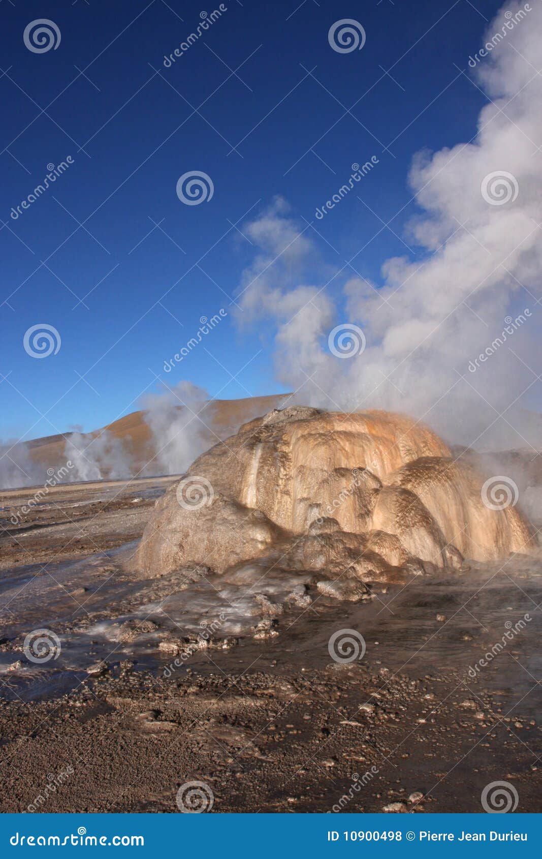 Roca y géiser del EL Tatio foto de archivo. Imagen de chile - 10900498