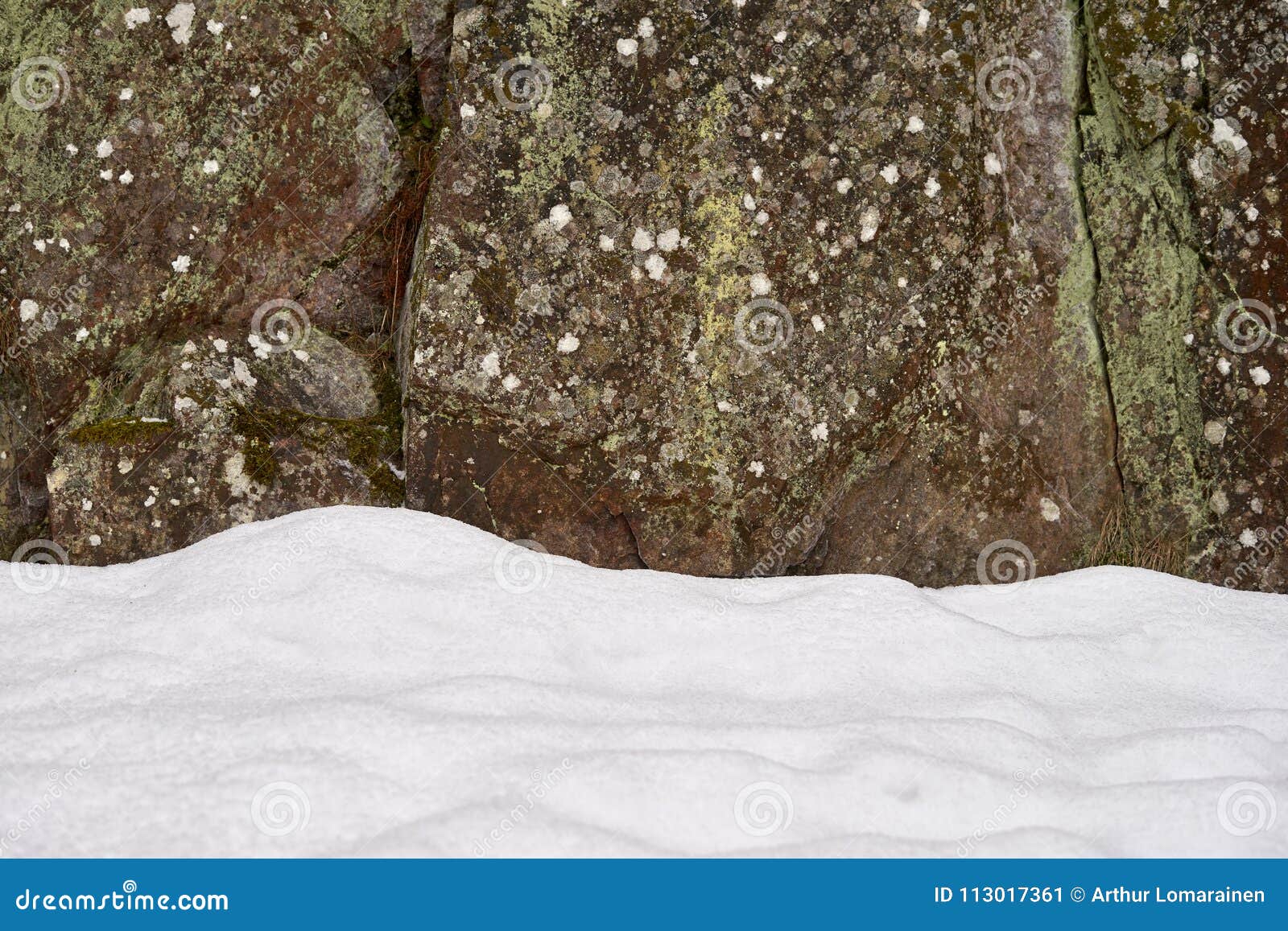 Roca y nieve imagen de archivo. Imagen de paisaje, travieso - 113017361