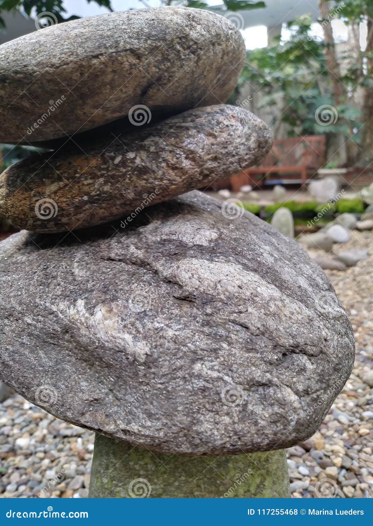 Rocas Apiladas Para Arriba En Uno a Arte Foto de archivo - Imagen de ...