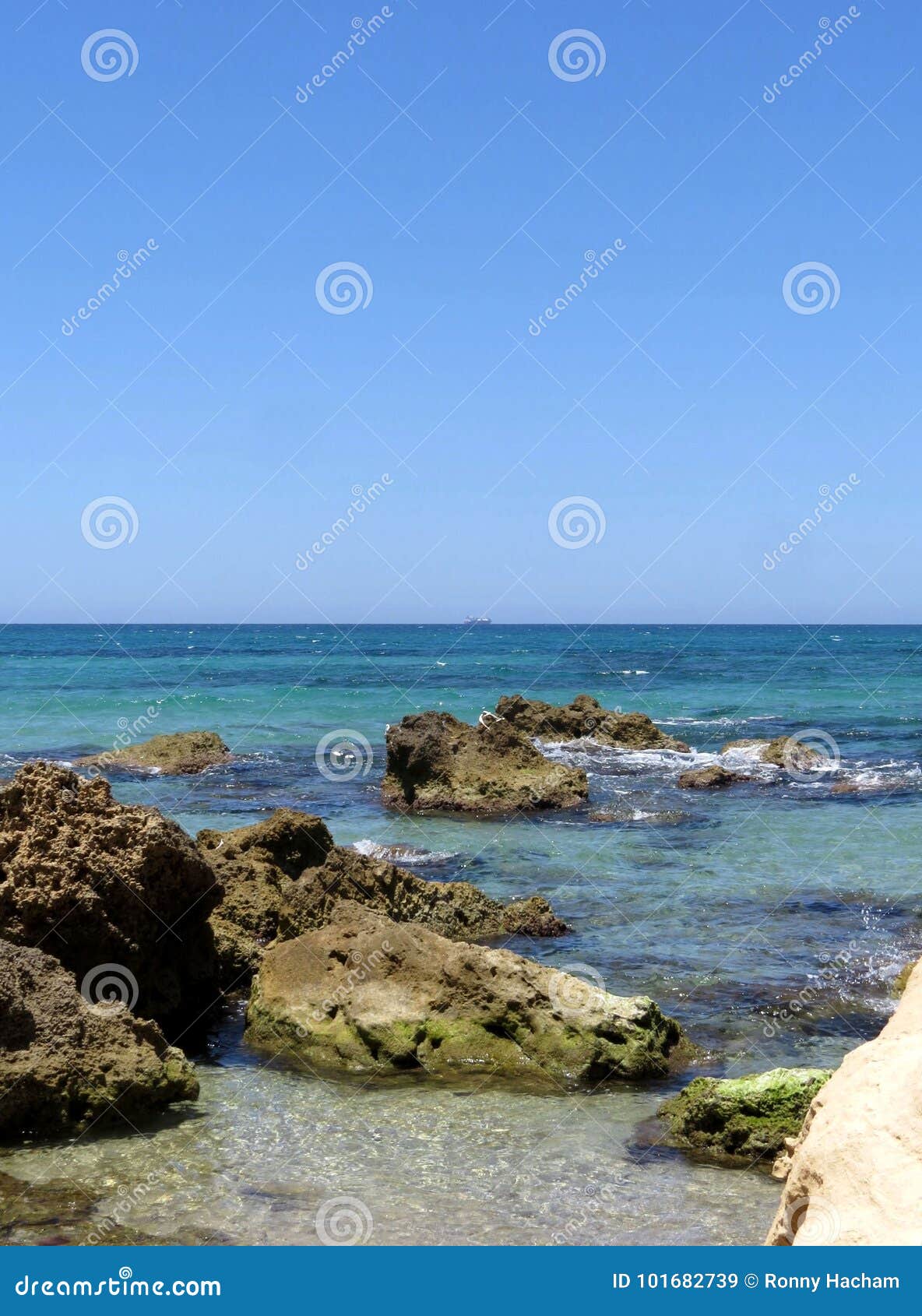 Rocas del mar imagen de archivo. Imagen de rocas, orilla - 101682739