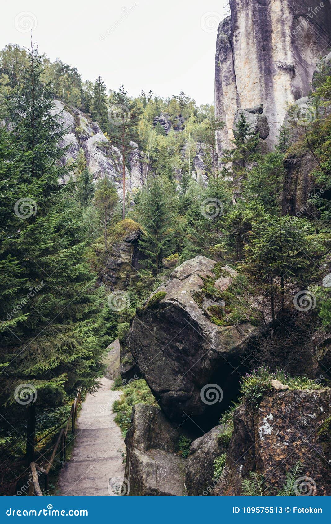 Rocas Del Teplice De Adrspach Imagen de archivo - Imagen de sendero ...