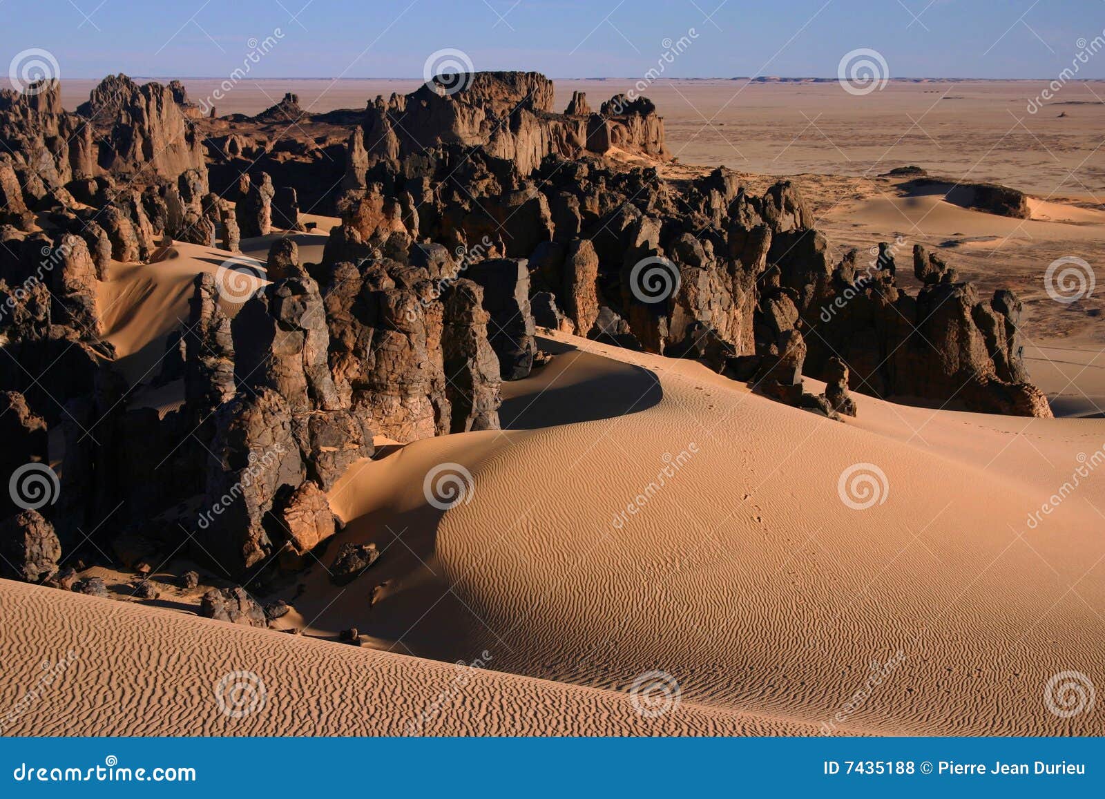 Rocas en el desierto foto de archivo. Imagen de arena - 7435188
