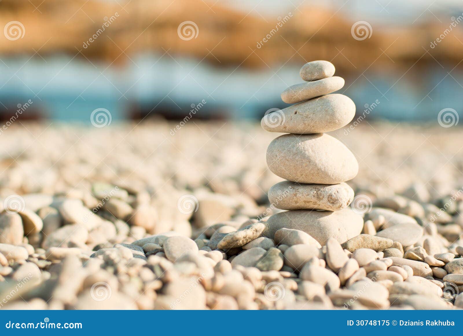 Rocas en la playa imagen de archivo. Imagen de forma - 30748175