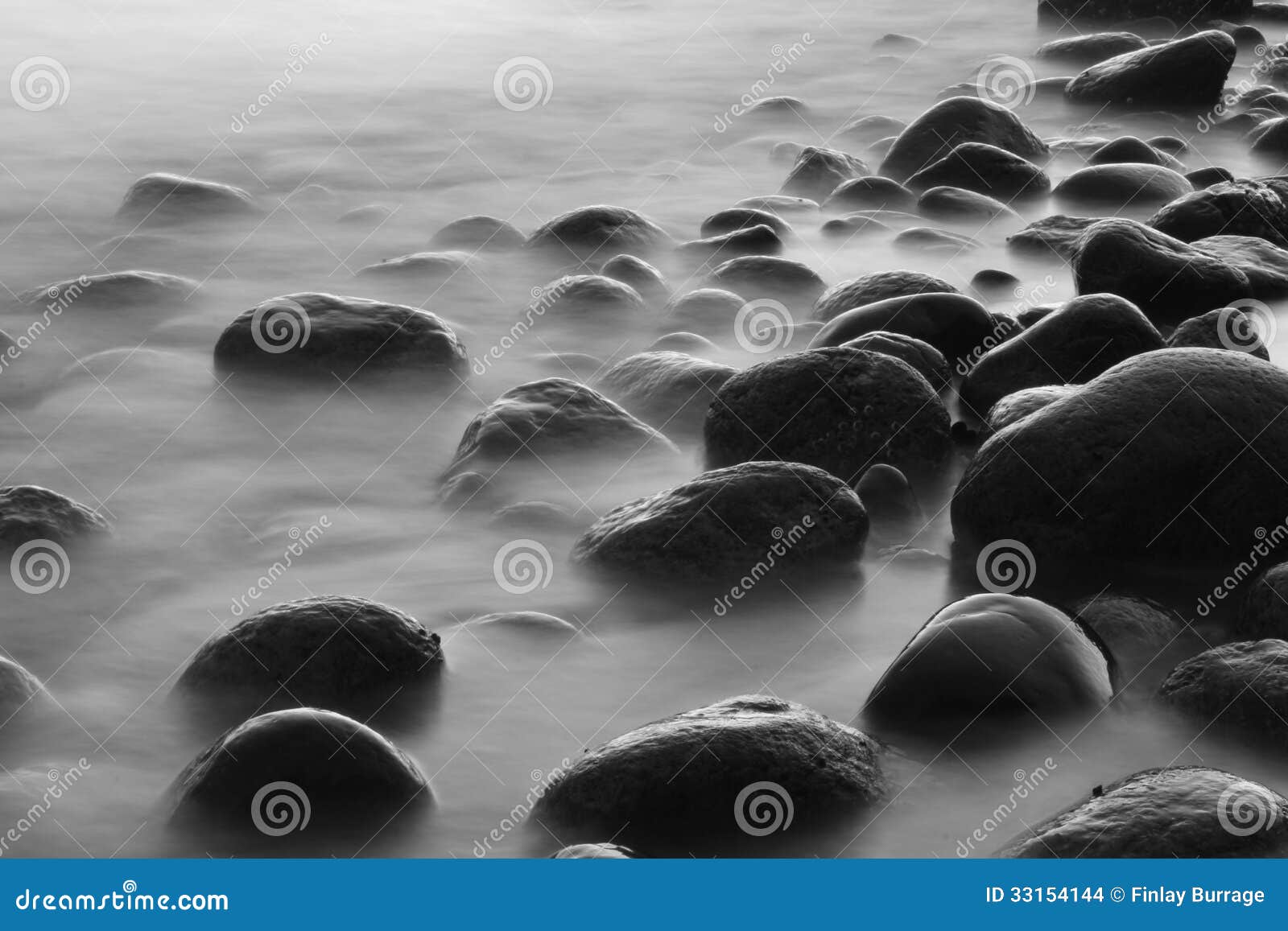 Rocas en la playa foto de archivo. Imagen de marea, piedras - 33154144