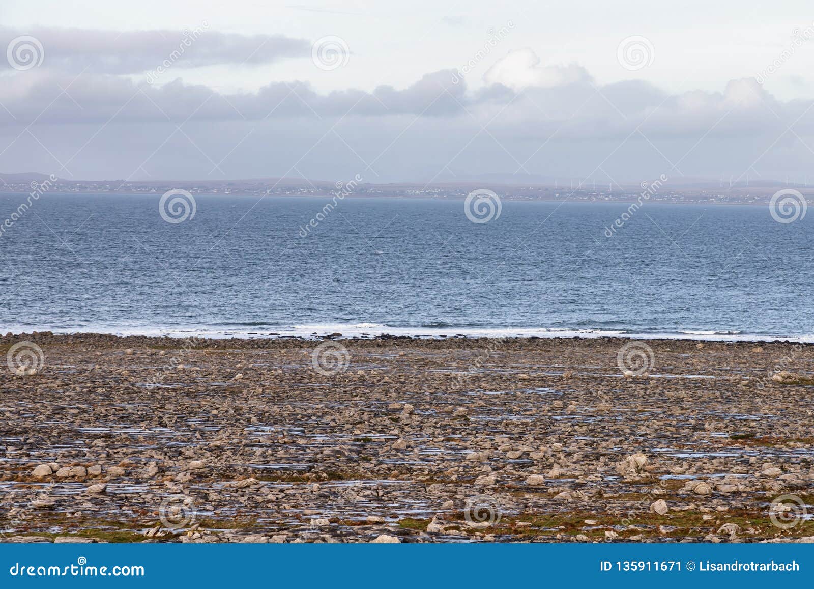 Rocas En Playa Principal Negra Imagen de archivo - Imagen de paisaje ...