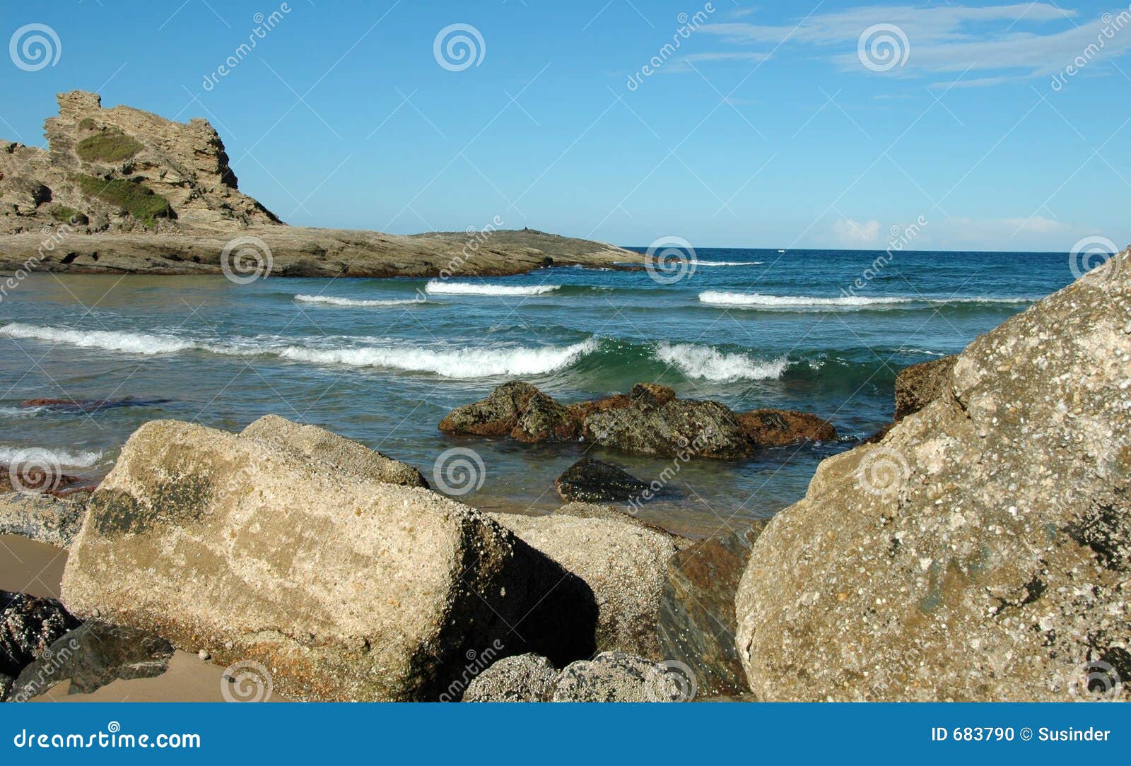 Rocas grandes en la playa foto de archivo. Imagen de tierra - 683790