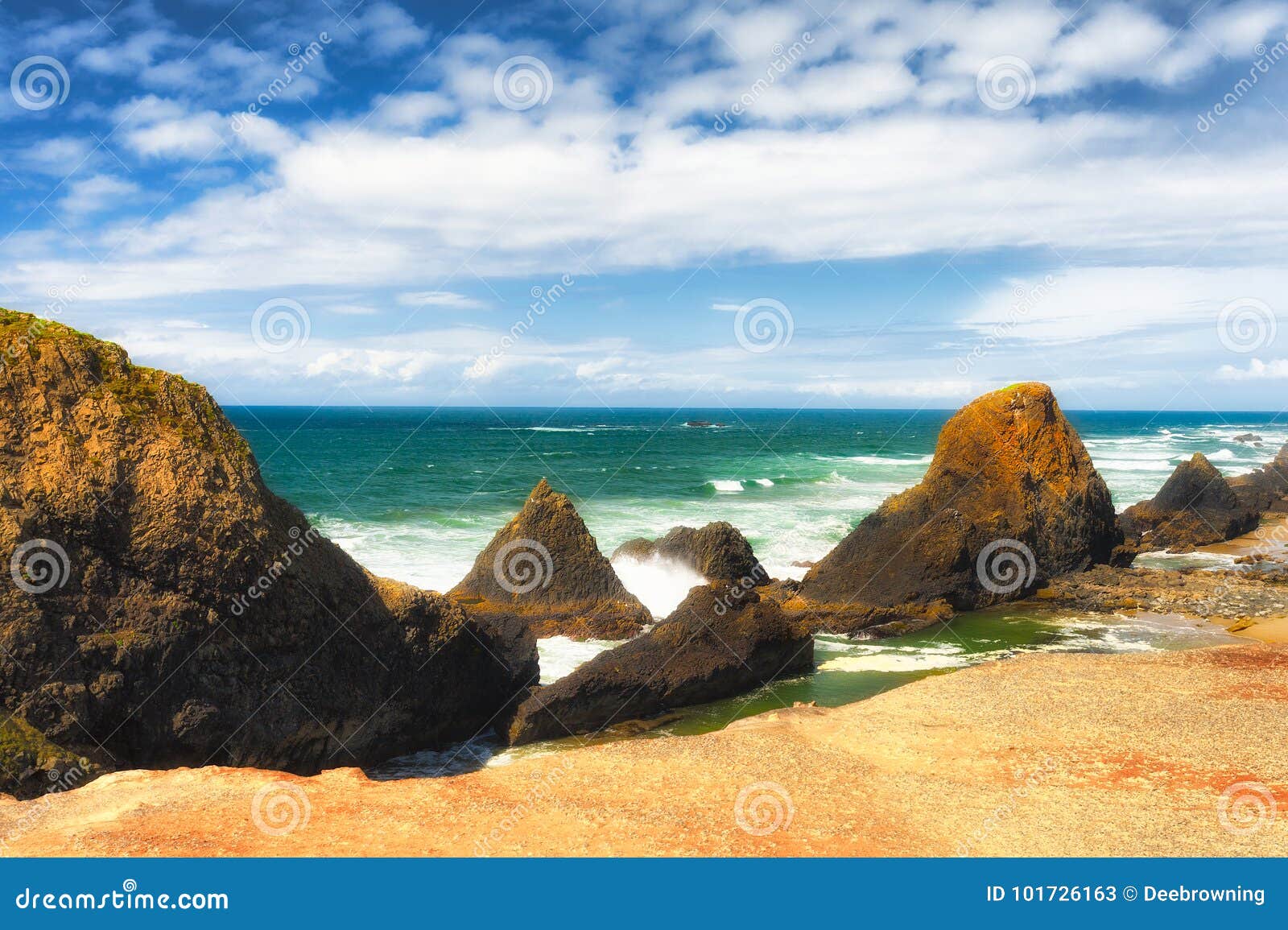 Rocas Intermareales En La Playa De La Roca Del Sello Imagen de archivo ...