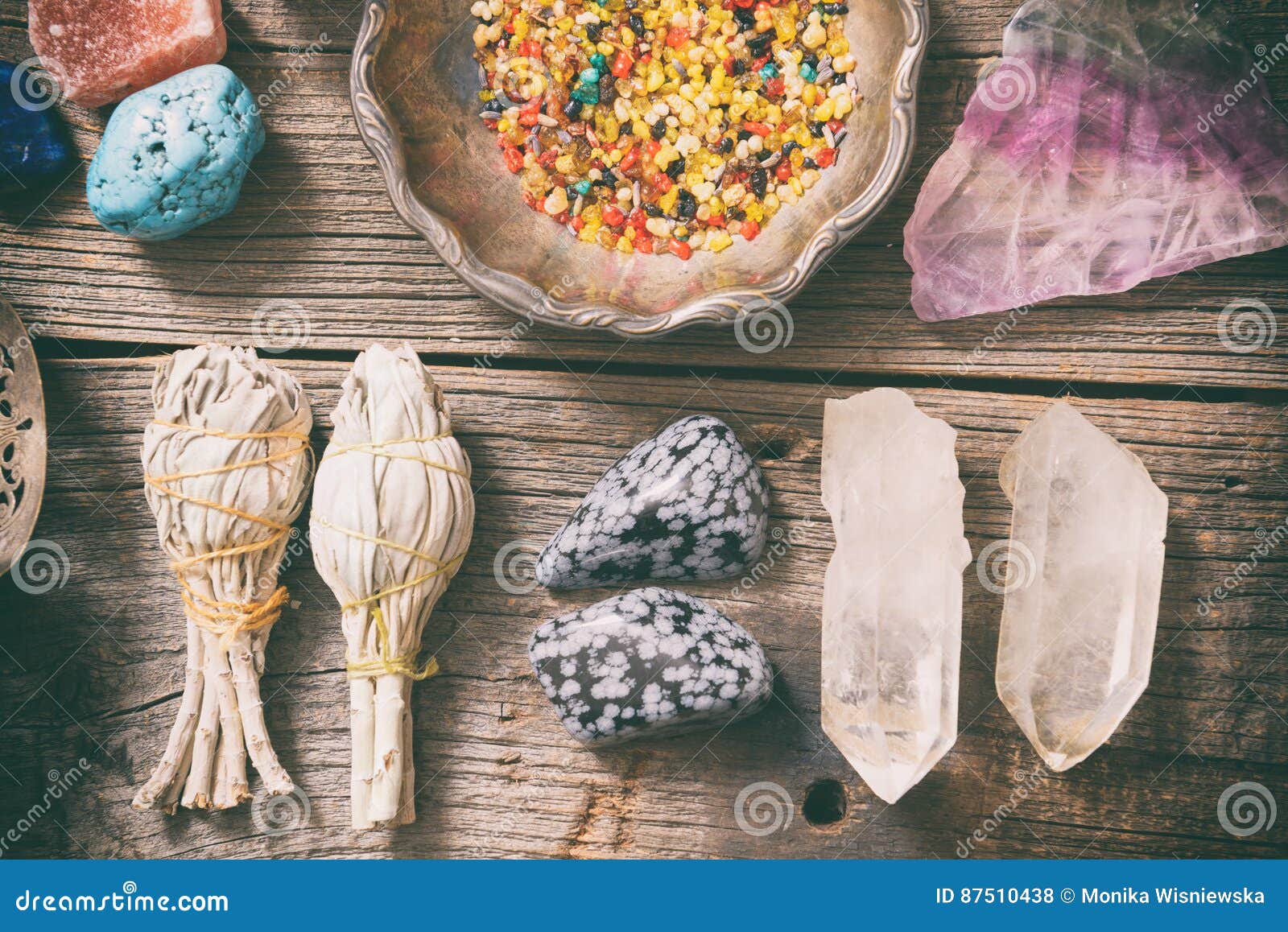 Rocas Naturales Y Sabio Blanco Foto de archivo - Imagen de birthstone ...