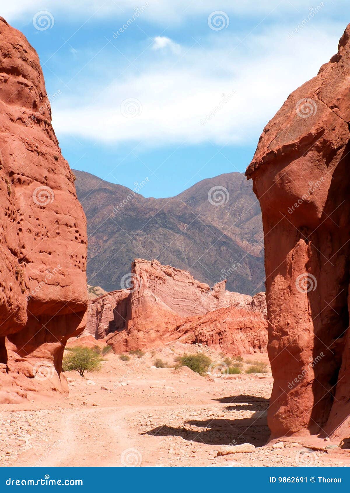 Rocas rojas imagen de archivo. Imagen de roca, argentina - 9862691